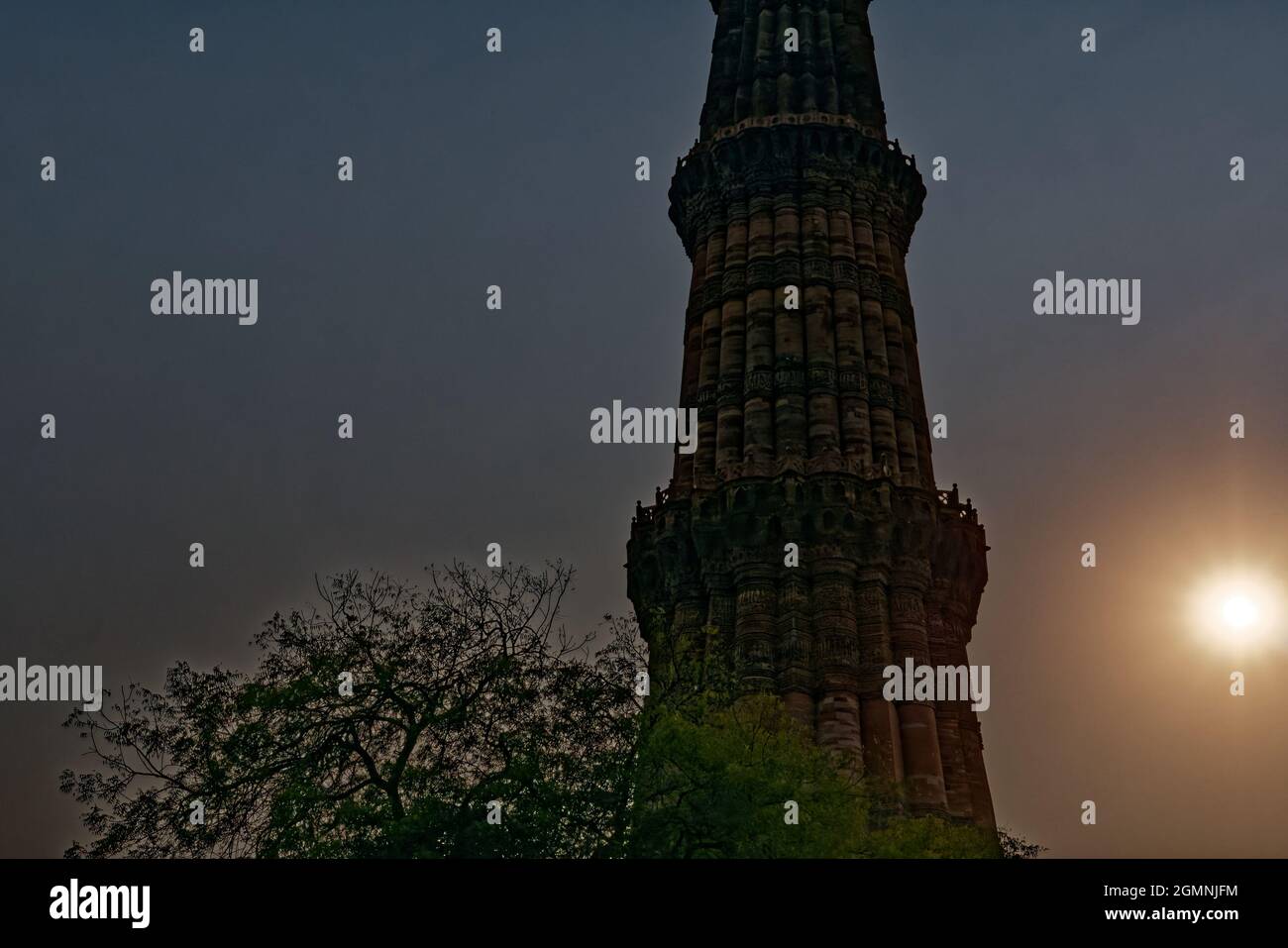 Qutub minar night hi-res stock photography and images - Alamy