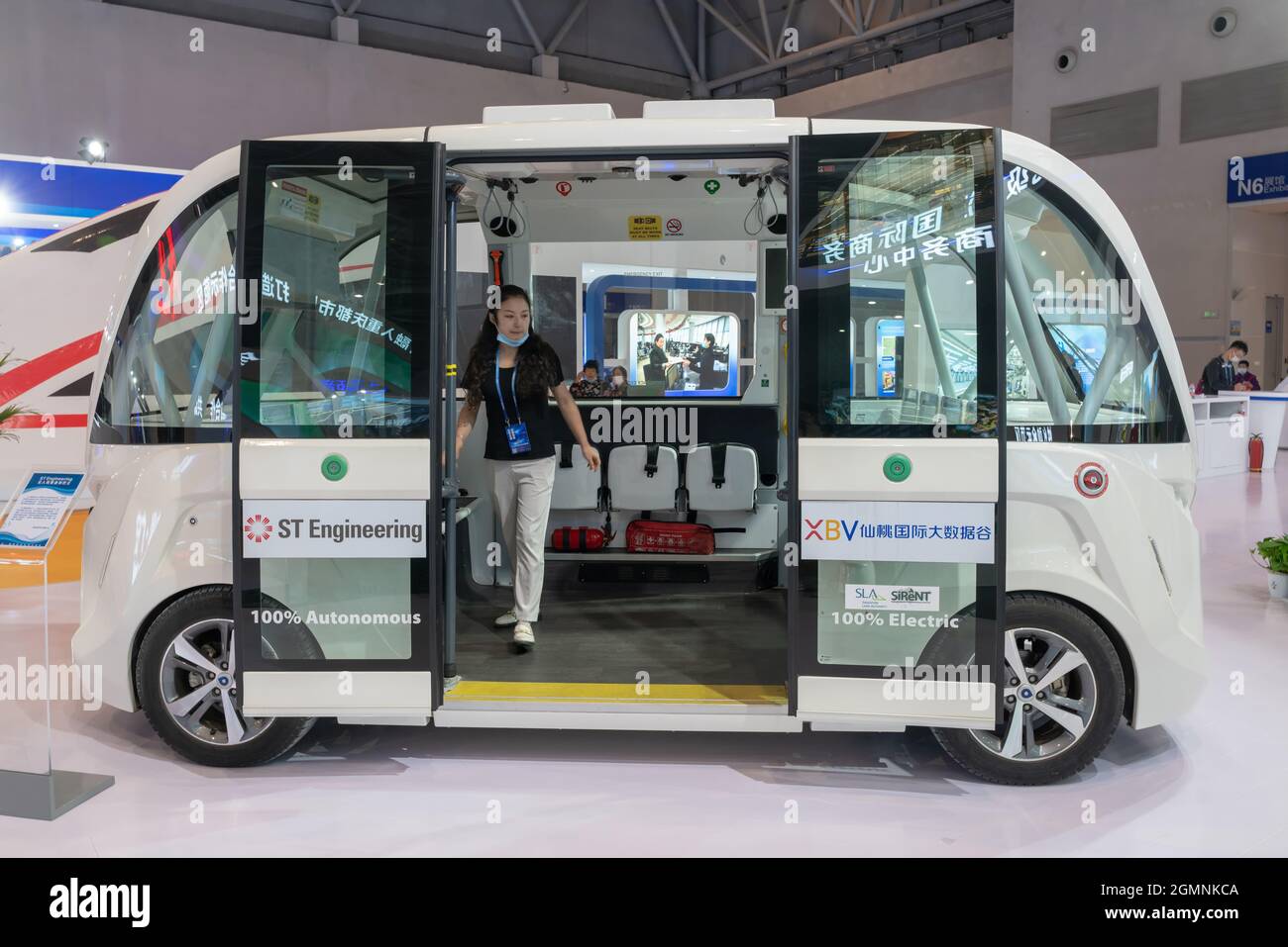 China autonomous driving bus hi-res stock photography and images - Alamy