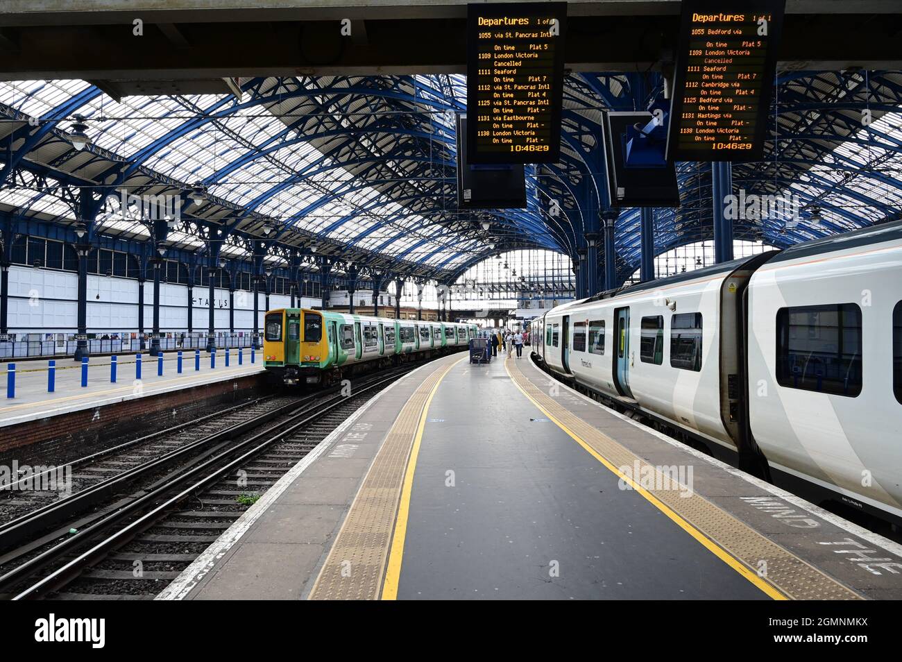 A class 313 passenger train in Brighton station inside the canopy Stock ...