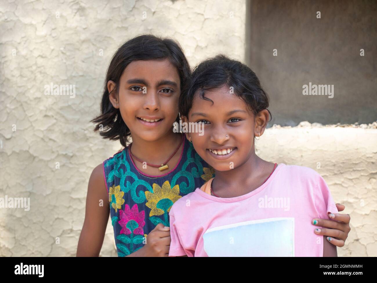 Portrait two indian girls standing hi-res stock photography and images ...