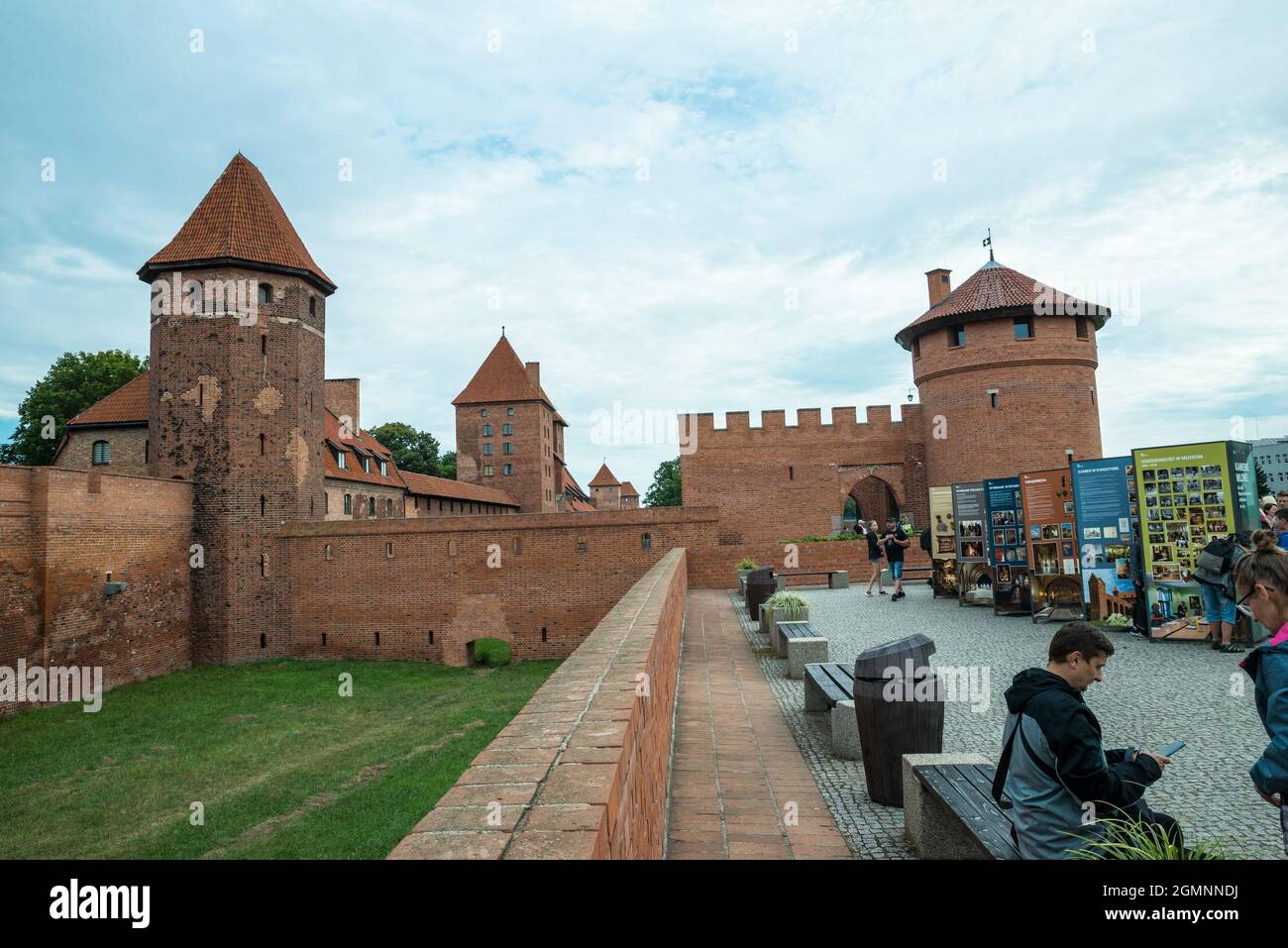 Teutonic castle (14th century) in Malbork, Poland Stock Photo - Alamy