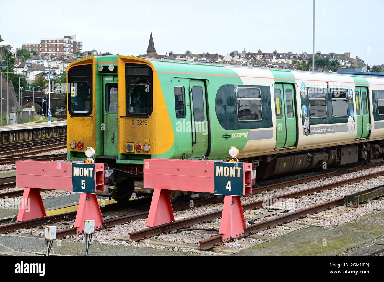 A class 313 locomotive at Brighton station Stock Photo - Alamy