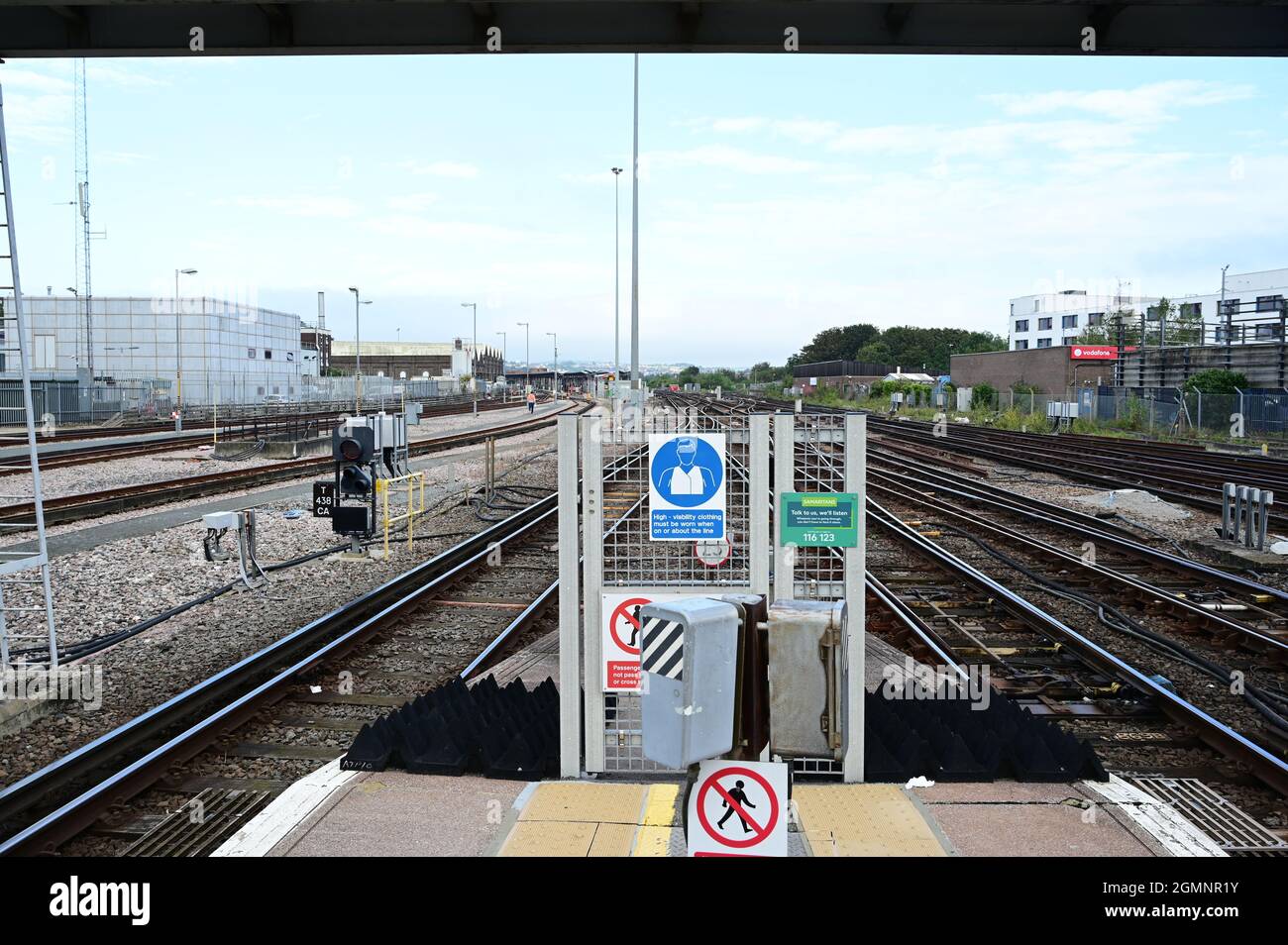 Train tracks at Brighton station Stock Photo - Alamy