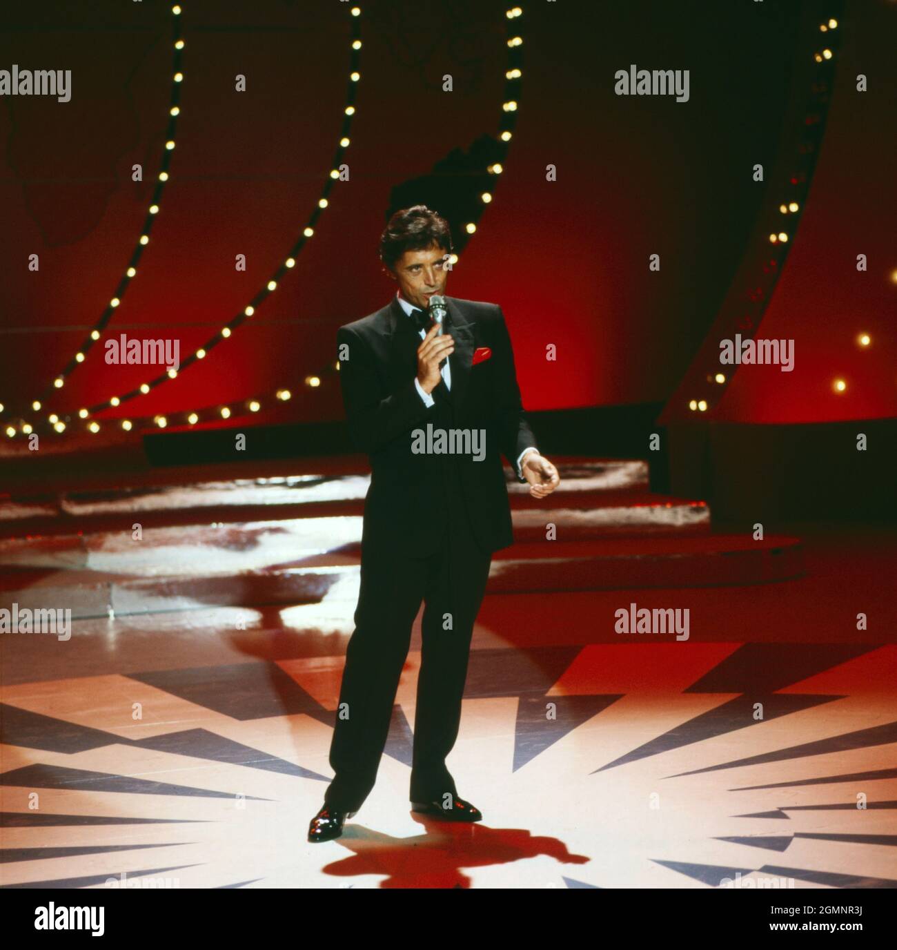 Sacha Distel, französischer Chansonnier, Jazzgitarrist und Komponist ...