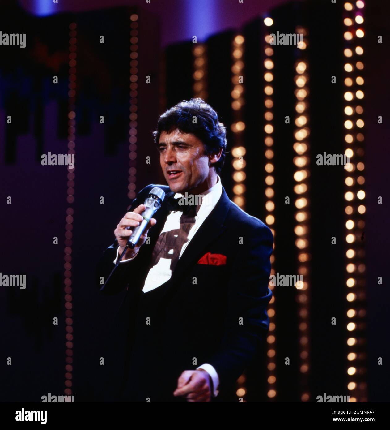 Sacha Distel, französischer Chansonnier, Jazzgitarrist und Komponist ...