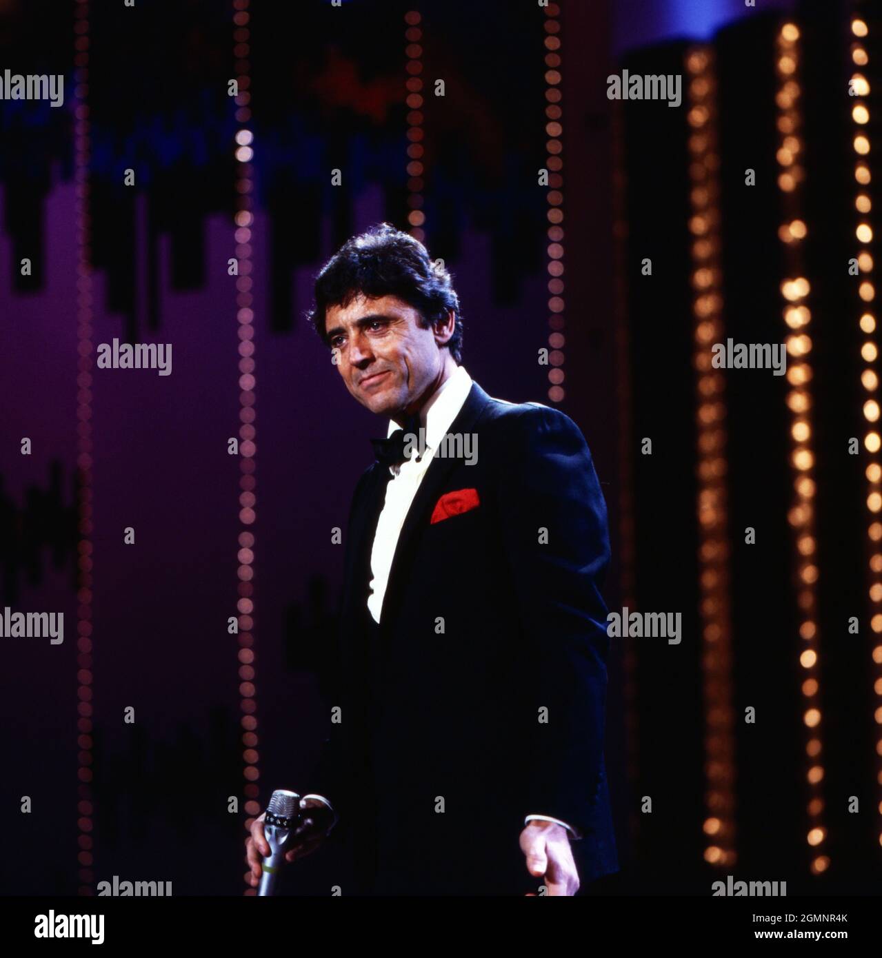 Sacha Distel, französischer Chansonnier, Jazzgitarrist und Komponist ...