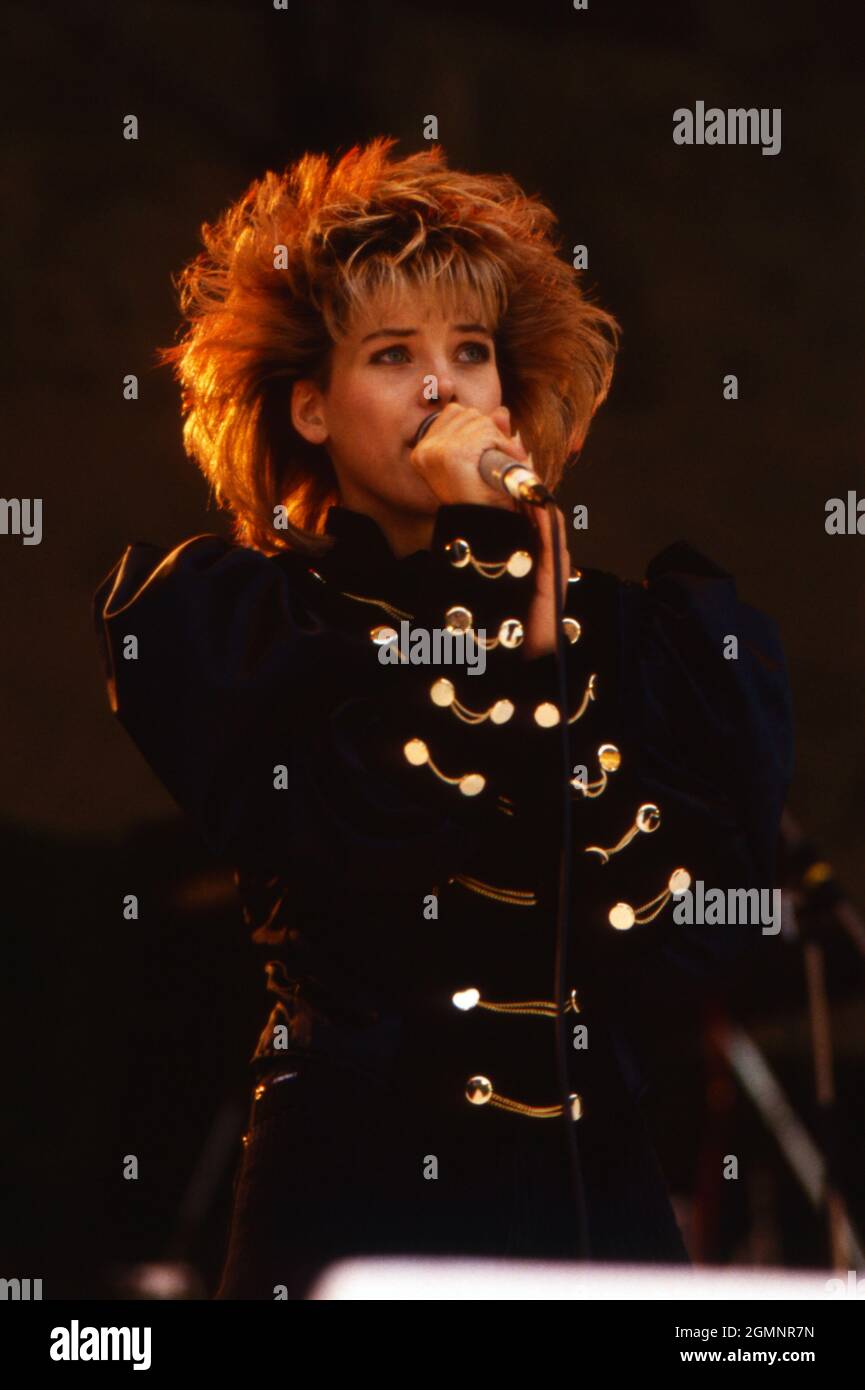 C. C. Catch, niederländische Eurodisco Sängerin, bein einem Auftritt im ...