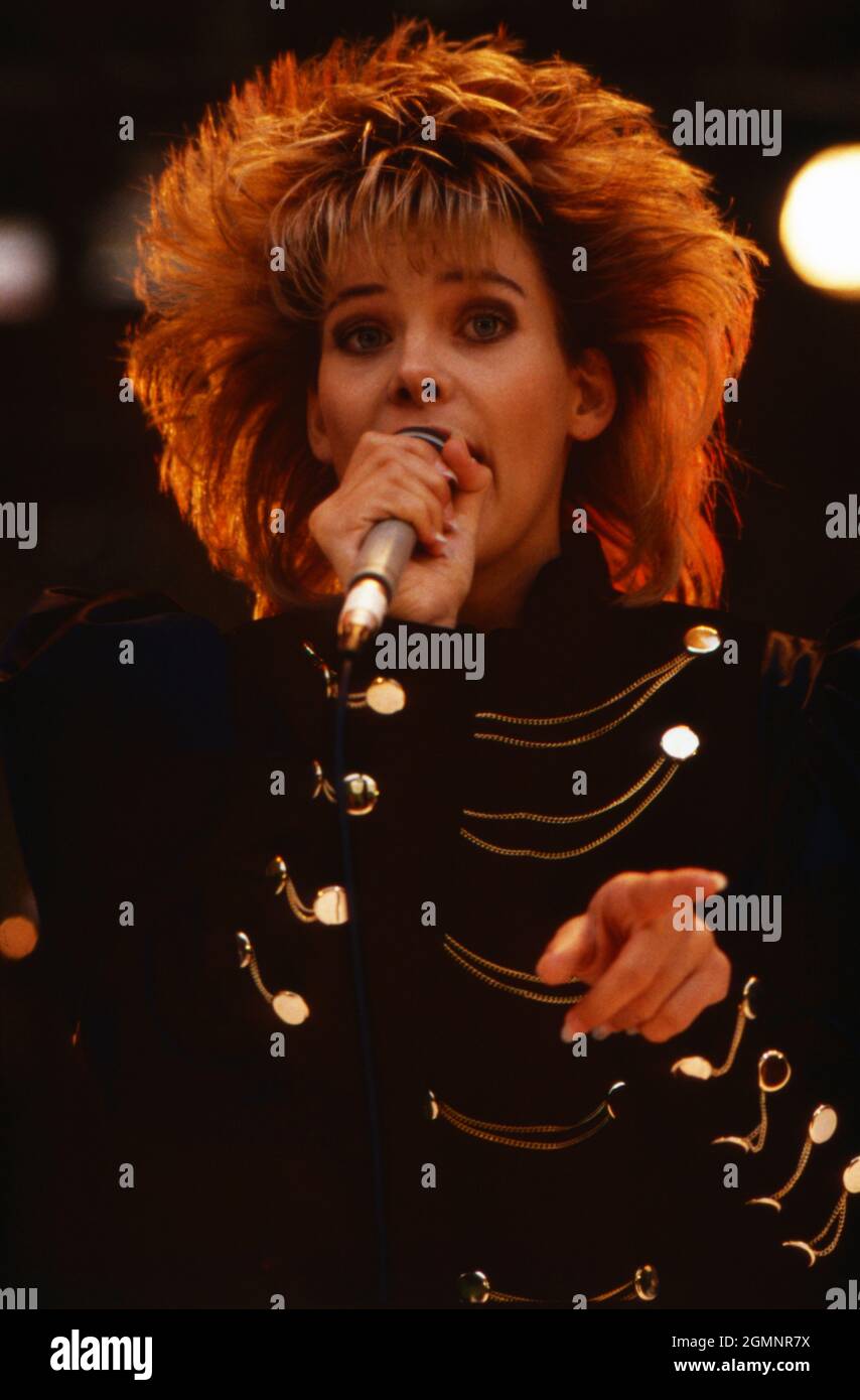 C. C. Catch, niederländische Eurodisco Sängerin, bein einem Auftritt im ...