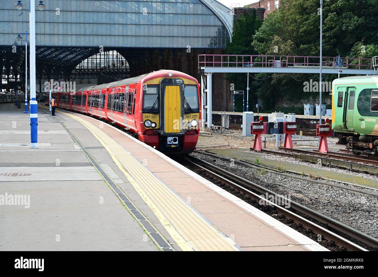 Class 387 train hi-res stock photography and images - Alamy