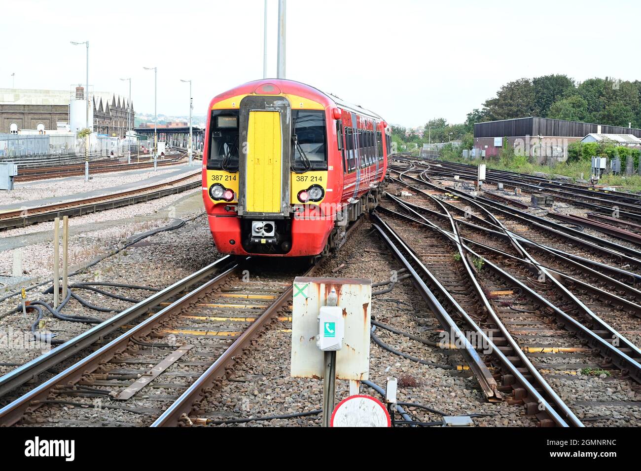 A class 387 locomotive at Brighton station Stock Photo - Alamy