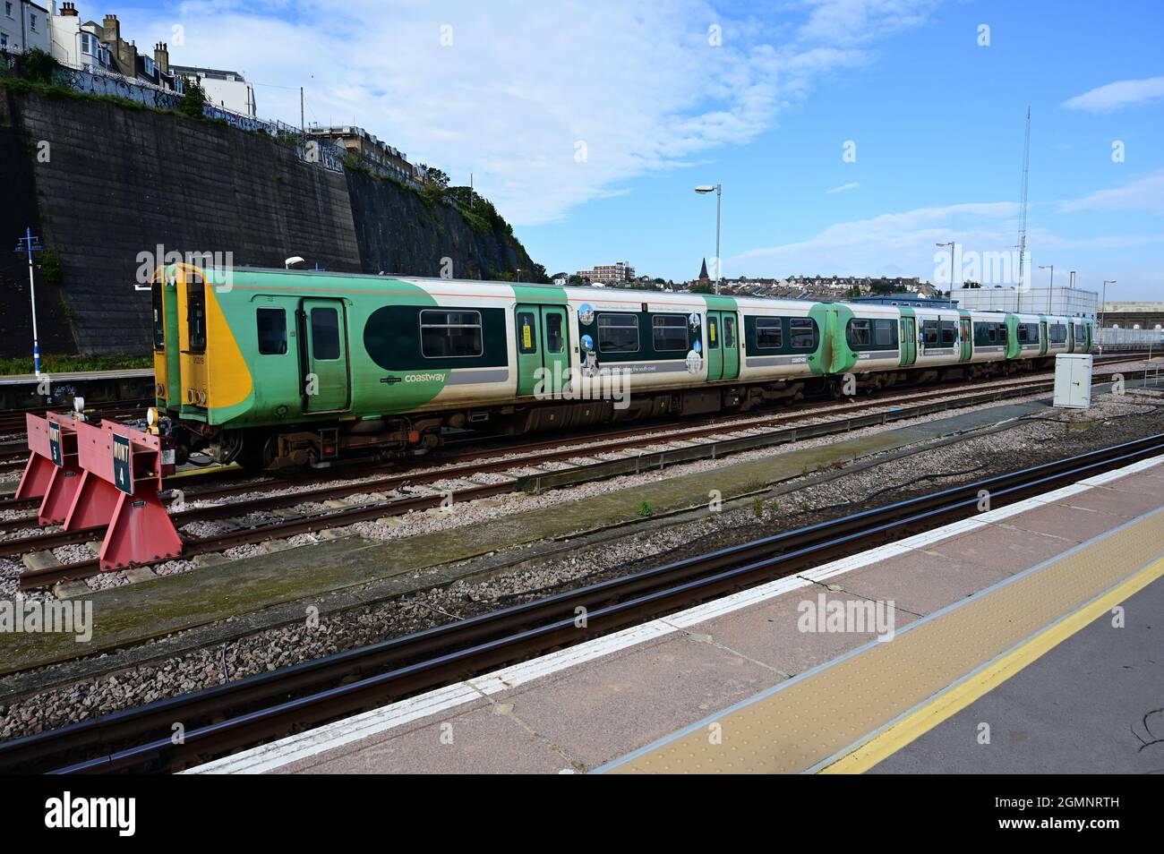 A class 313 locomotive at Brighton station Stock Photo - Alamy