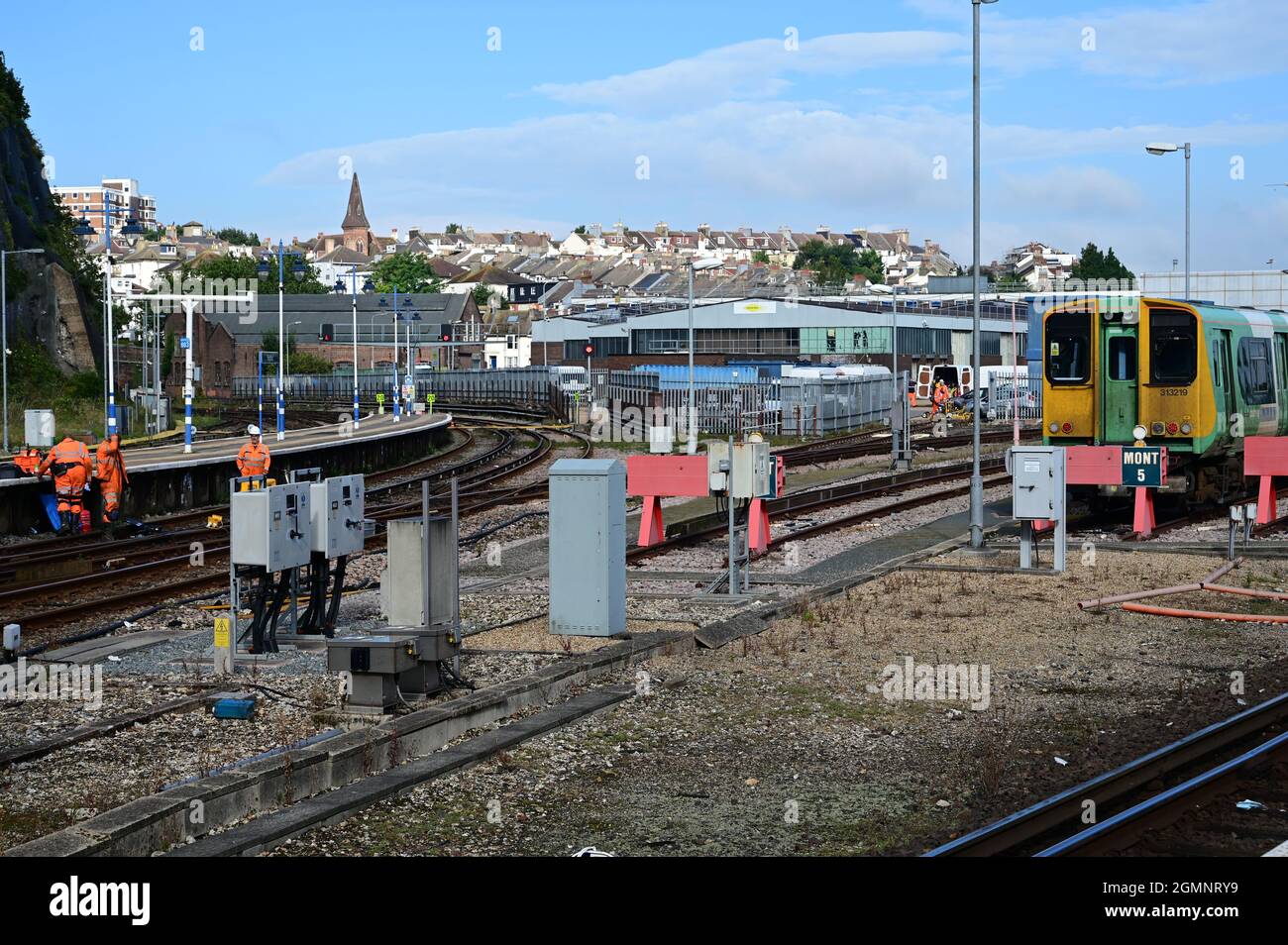 A class 313 locomotive at Brighton station Stock Photo - Alamy
