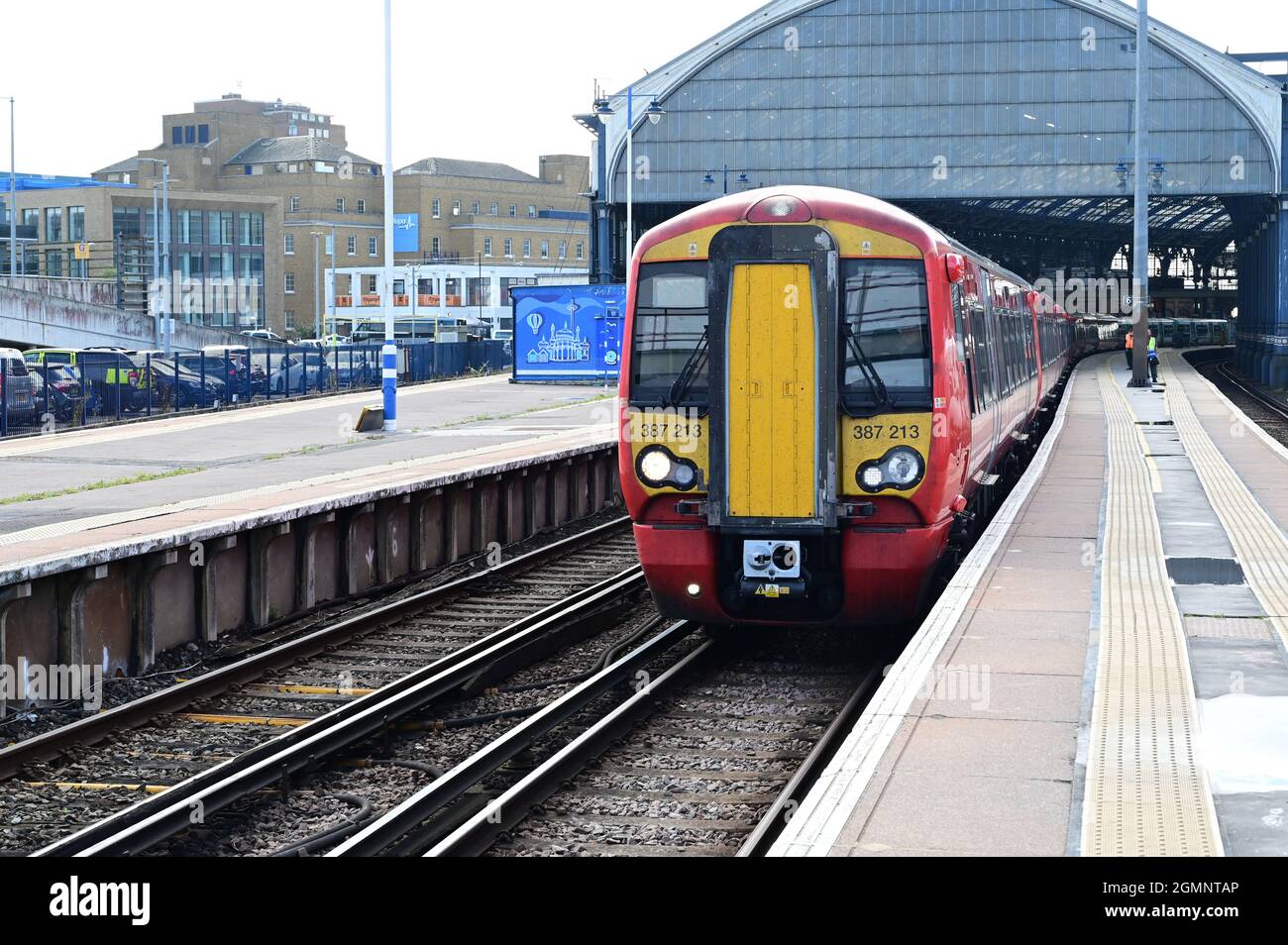 Class 387 train hi-res stock photography and images - Alamy
