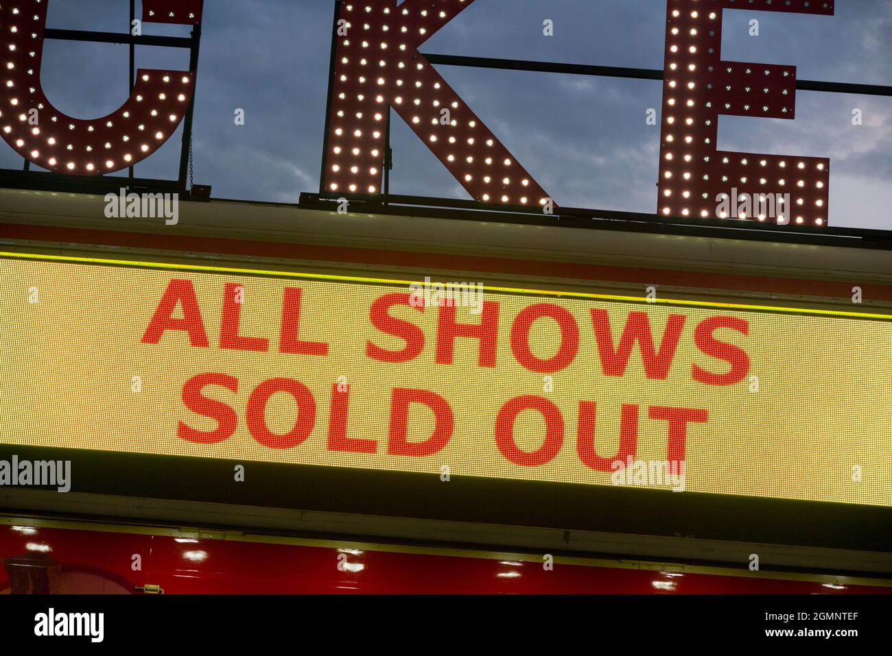 Sold out concert sign hi-res stock photography and images - Alamy