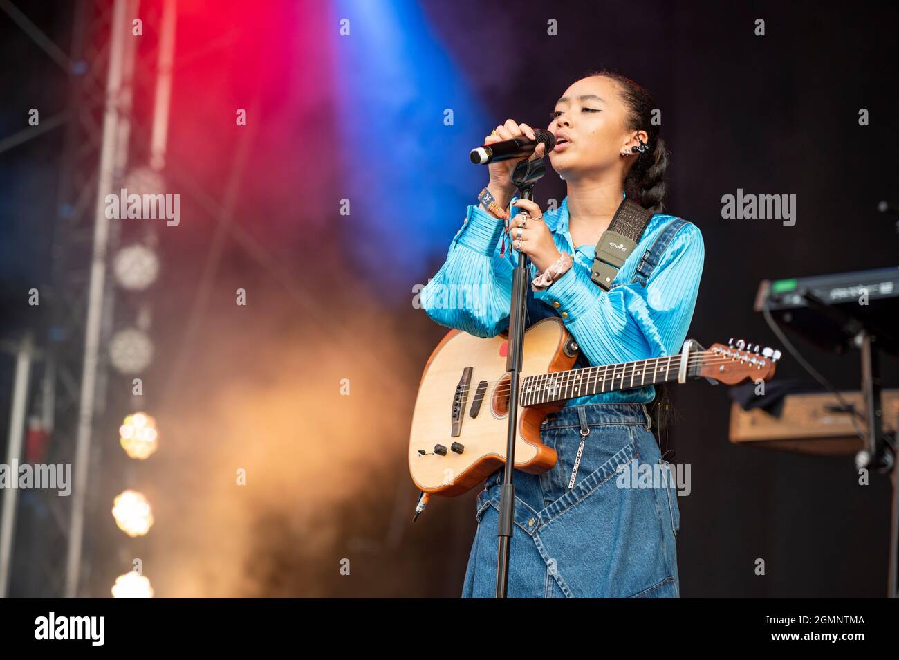 Glasgow, UK. 10th September 2021. Singer songwiter Sarah Faith ...