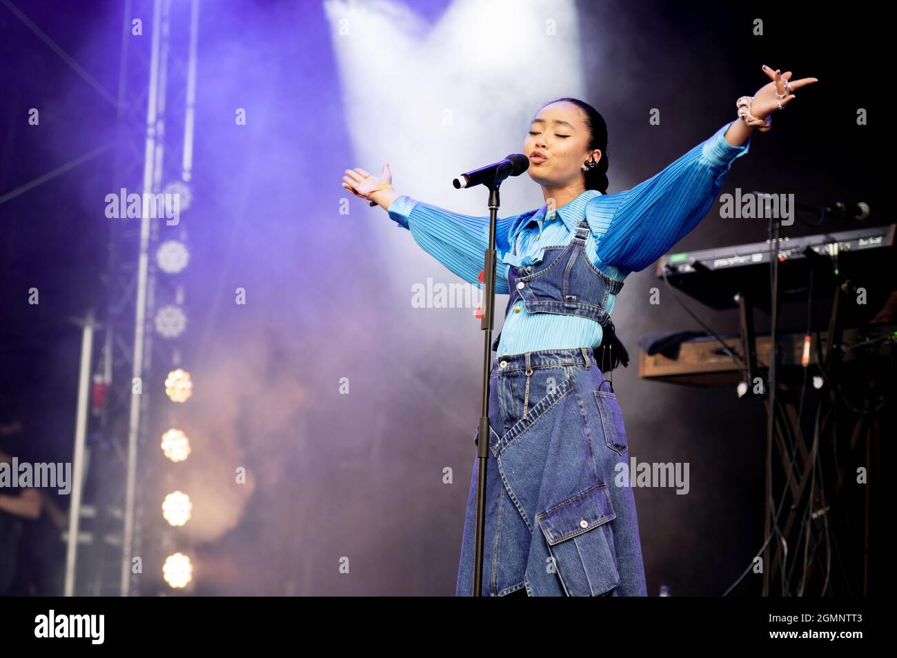 Glasgow, UK. 10th September 2021. Singer songwiter Sarah Faith ...
