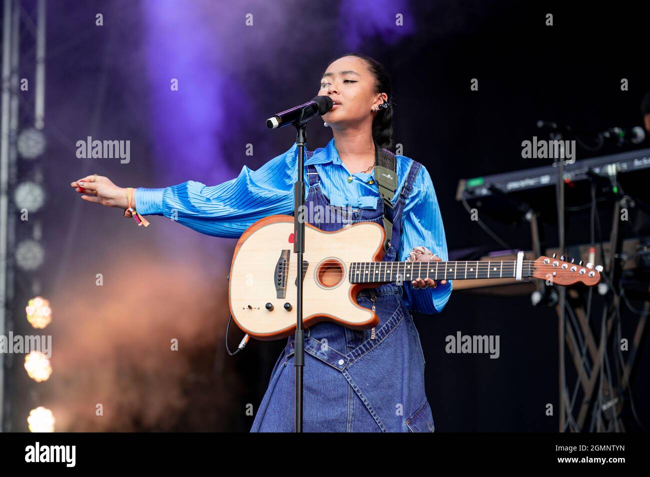 Glasgow, UK. 10th September 2021. Singer songwiter Sarah Faith ...