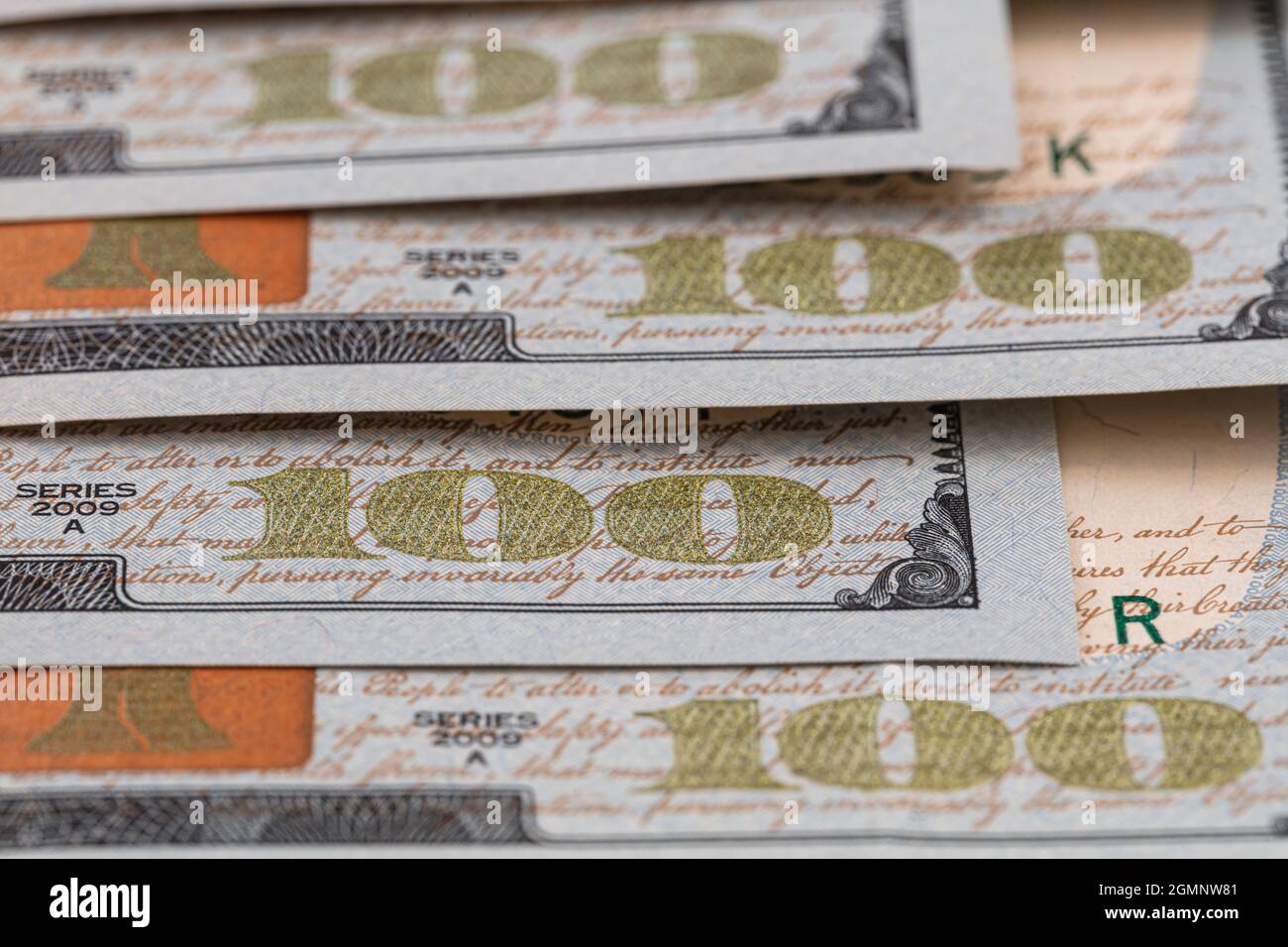 100 dollar banknotes layed out preciesly Stock Photo - Alamy