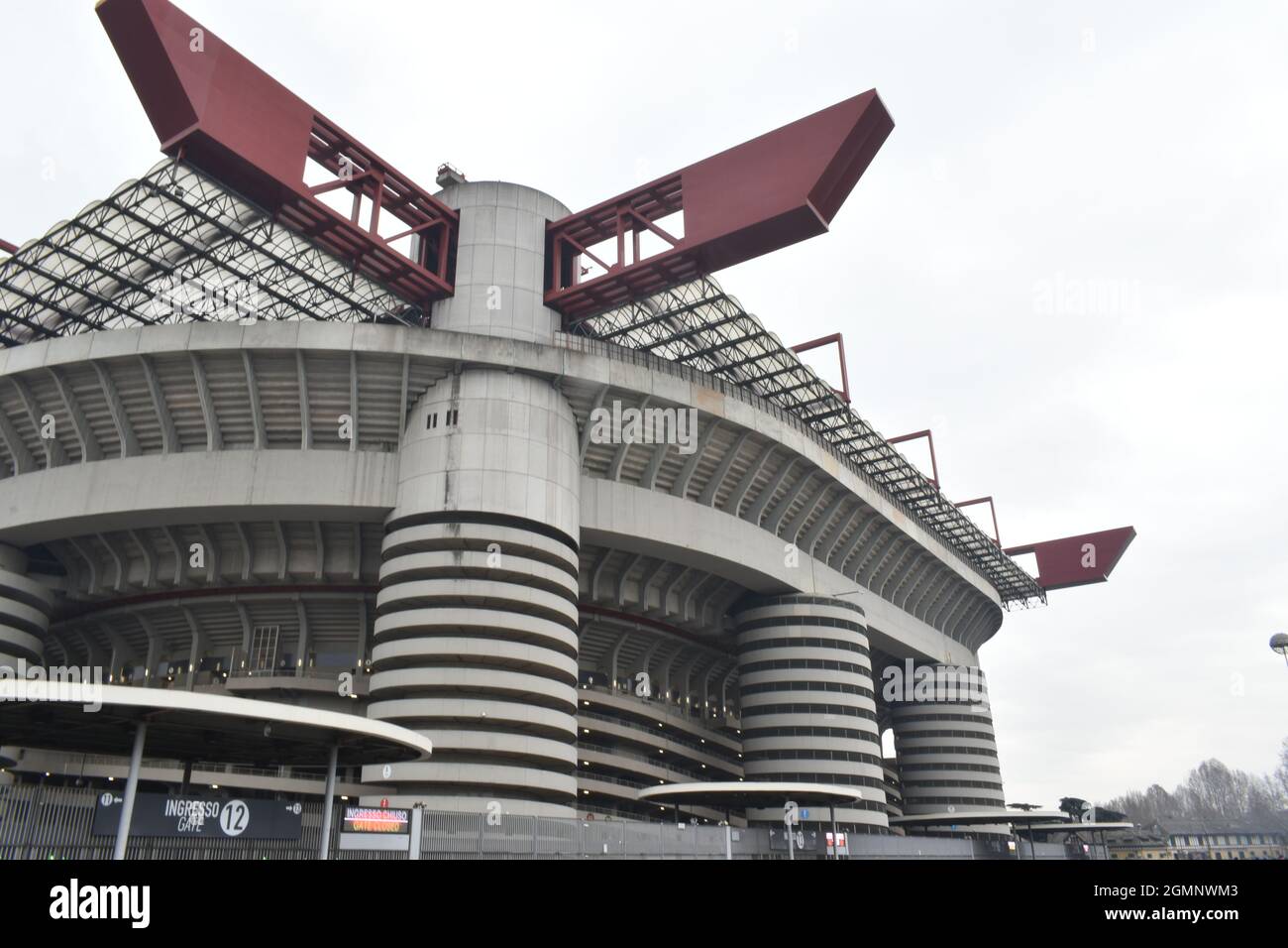 Ac milan san siro exterior hi-res stock photography and images - Alamy