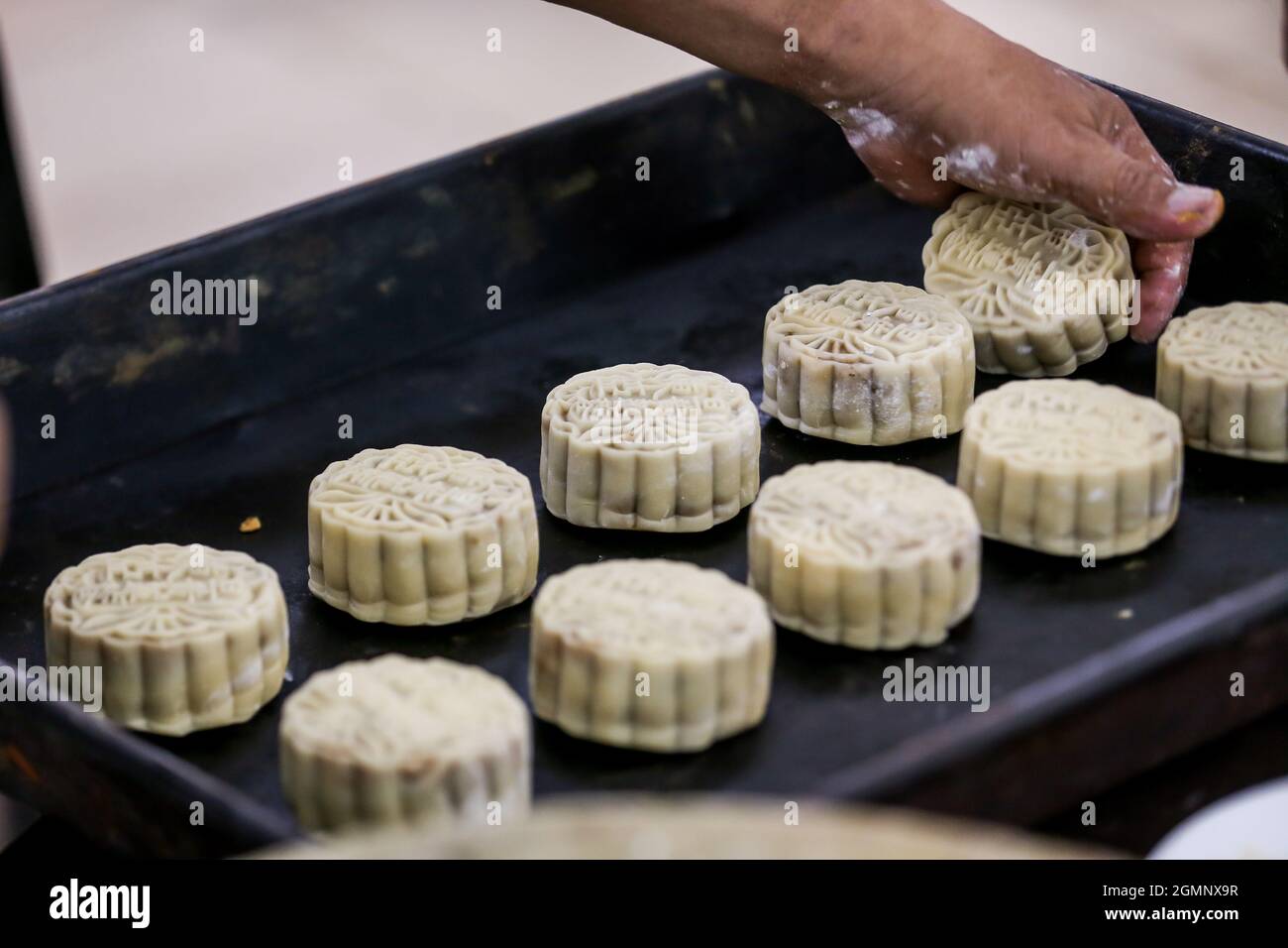 Manila, Philippines. 17th Sep, 2021. A chef makes mooncakes at a ...