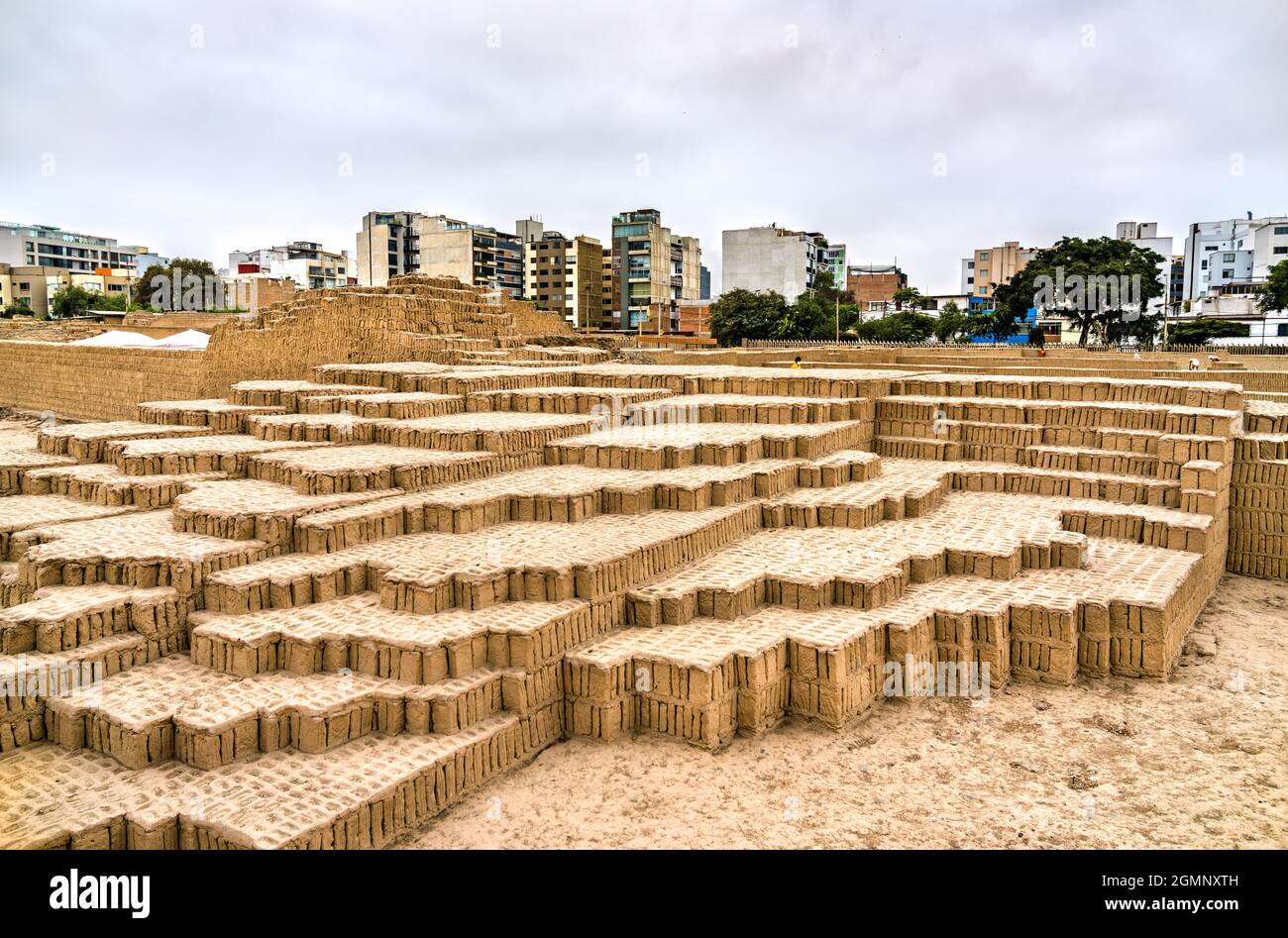 Lima peru miraflores pyramid hi-res stock photography and images - Alamy