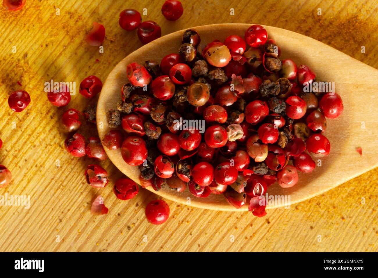 Bell pepper seeds spoon hi-res stock photography and images - Alamy
