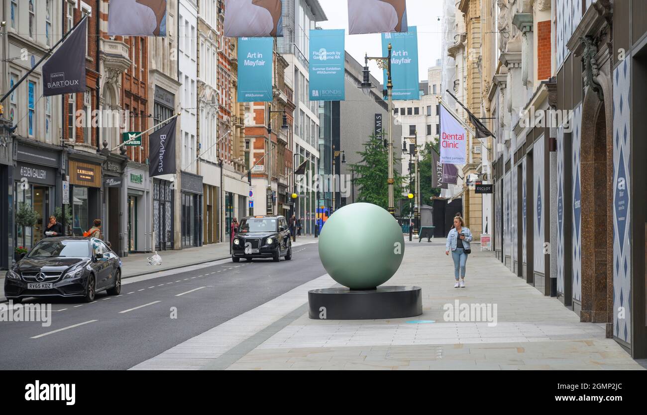 20.9.21, New Bond Street, London, UK. Art in Mayfair sculpture Oeuvre ...