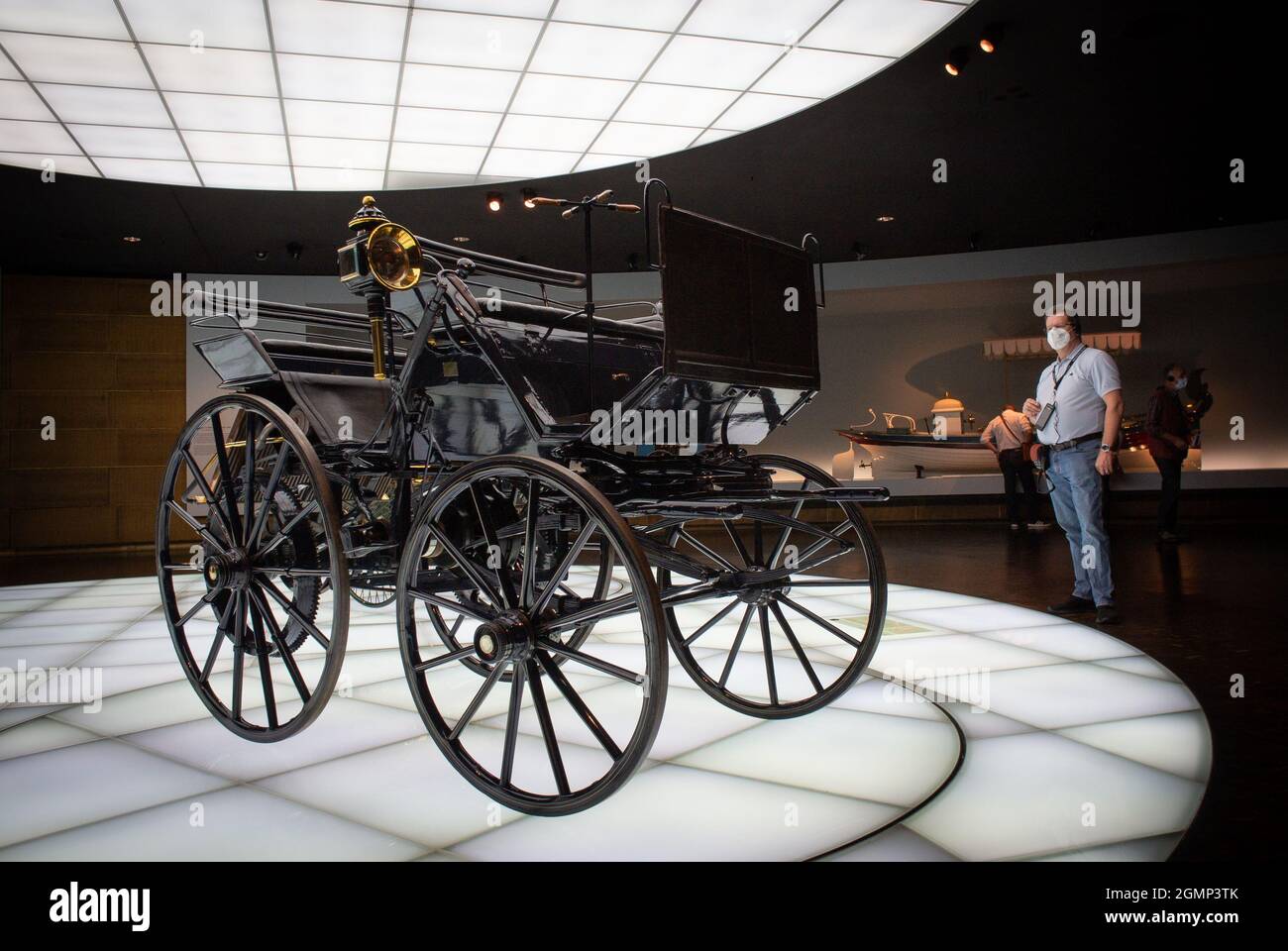 Daimler motorised carriage hi-res stock photography and images - Alamy