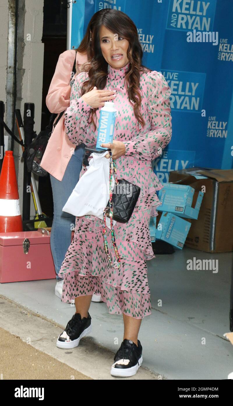 New York - NY - 20210805 Dr. Sandra Lee and Andy Grammer seen outside ...