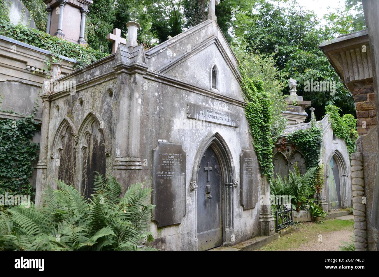 Highgate cemetery george michael hi-res stock photography and images ...