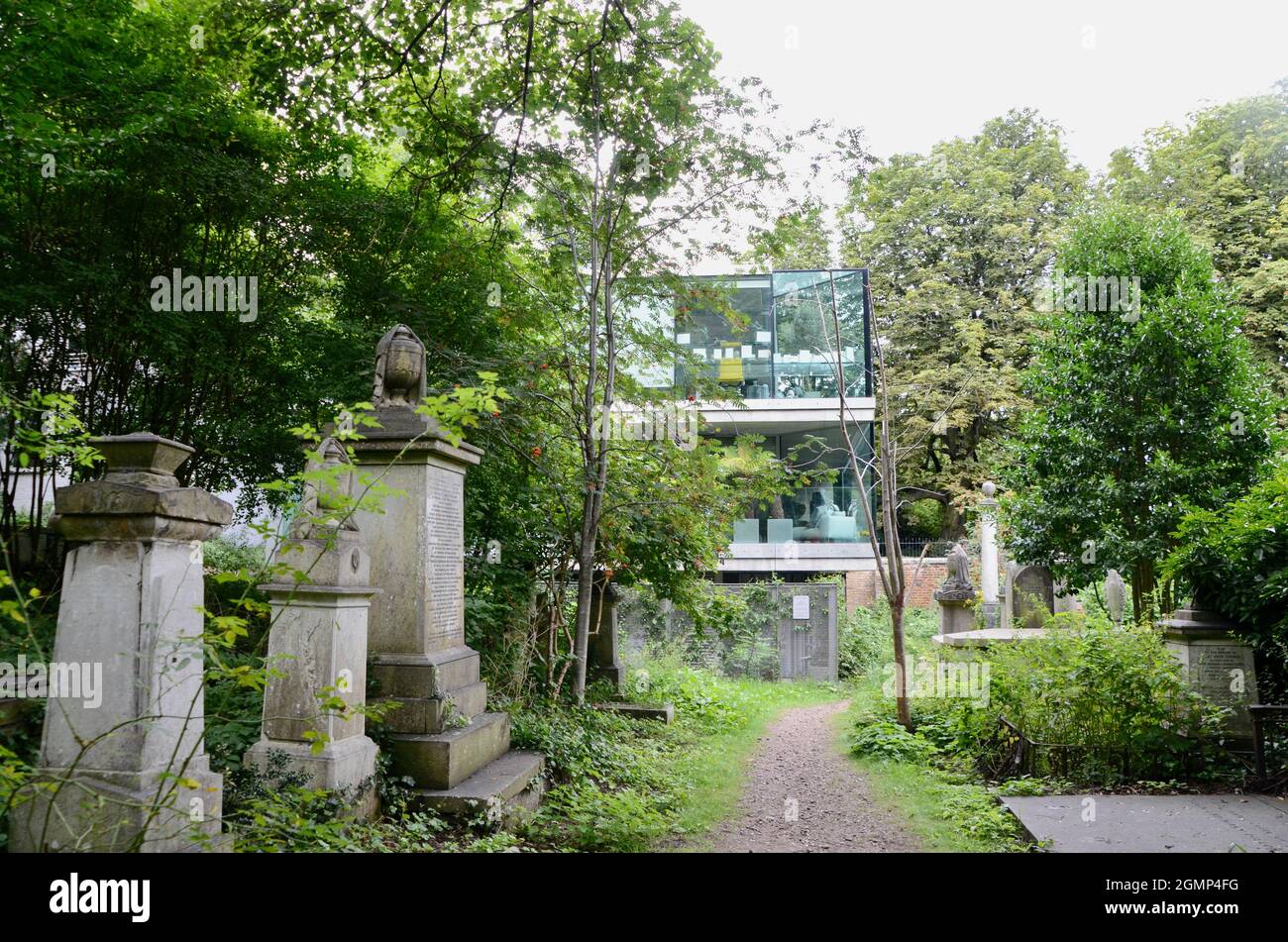 Highgate cemetery george michael hi-res stock photography and images ...