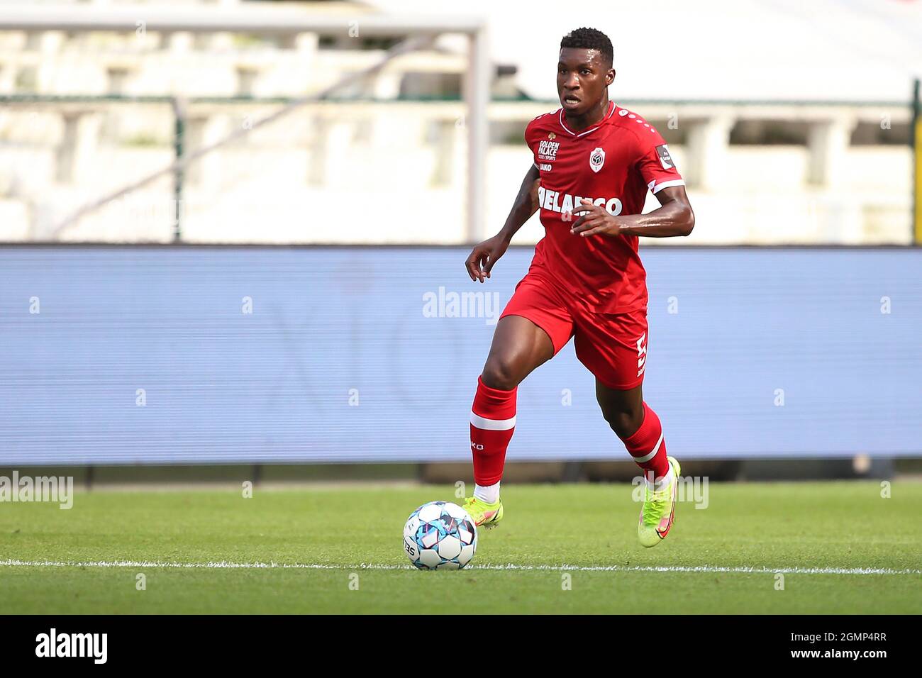 ANTWERPEN, BELGIE - SEPTEMBER 19: Aurelio Buta of Royal Antwerp FC ...