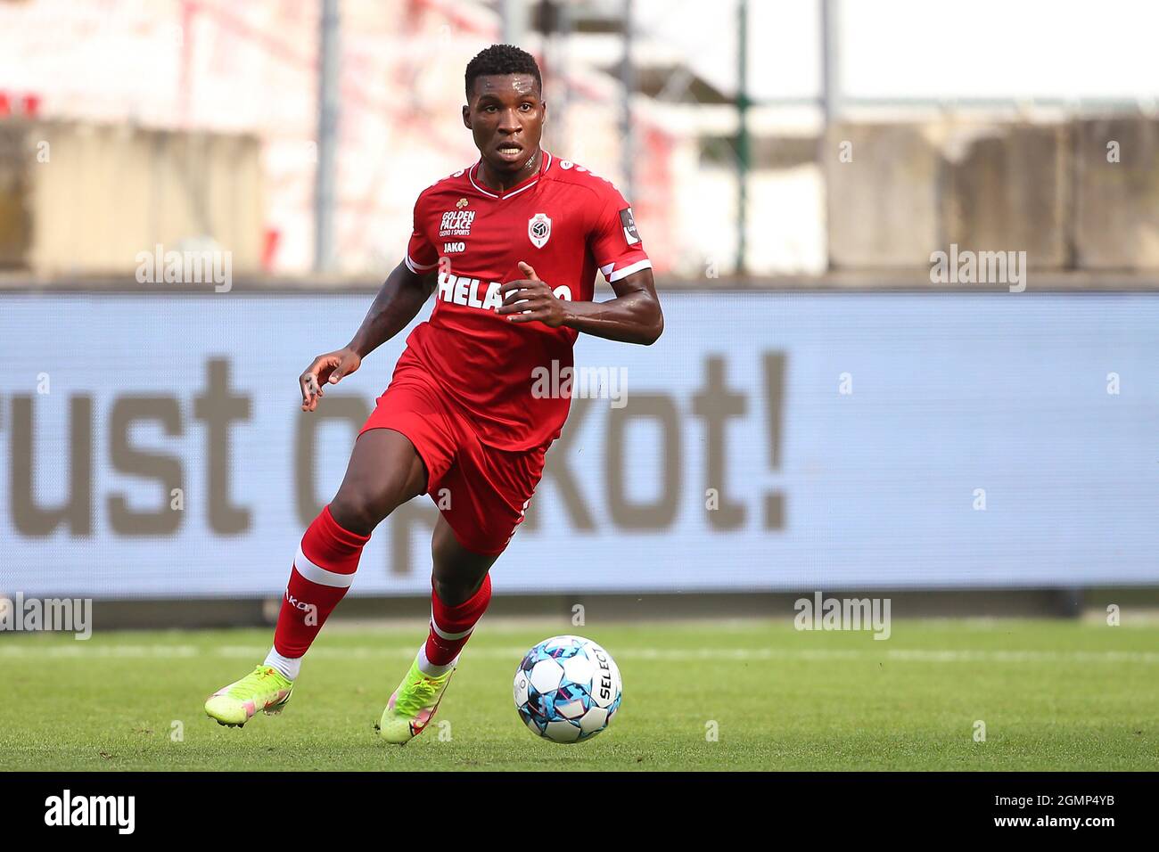 ANTWERPEN, BELGIE - SEPTEMBER 19: Aurelio Buta of Royal Antwerp FC ...