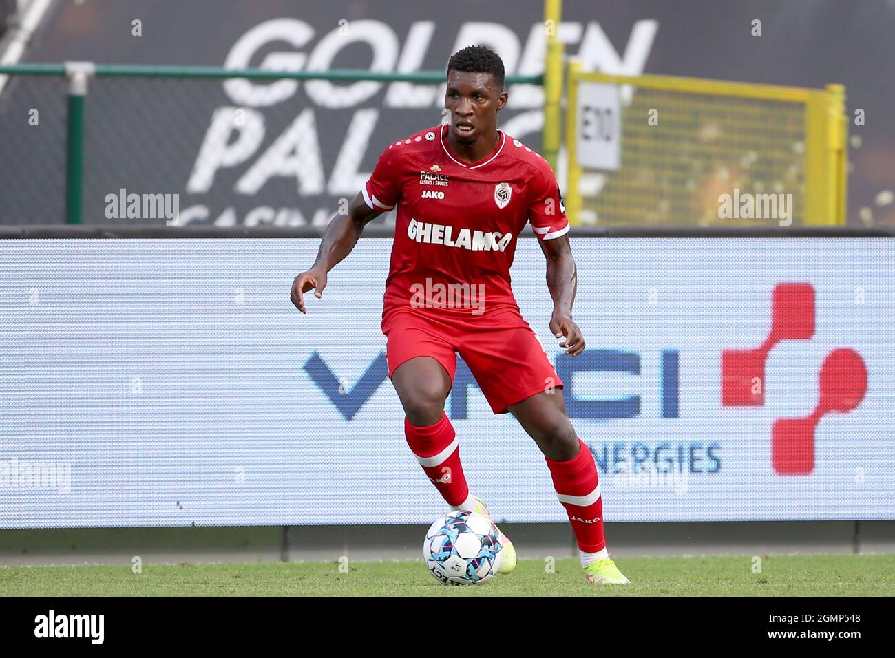 ANTWERPEN, BELGIE - SEPTEMBER 19: Aurelio Buta of Royal Antwerp FC ...