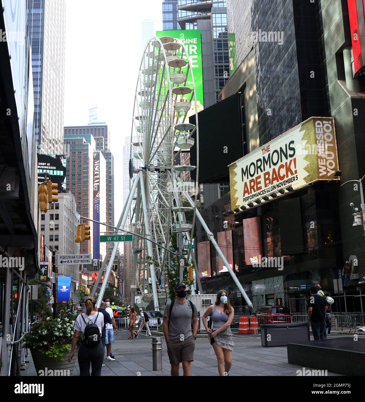 New York - NY - 20210824 A ferris wheel gets erected in Times Square ...