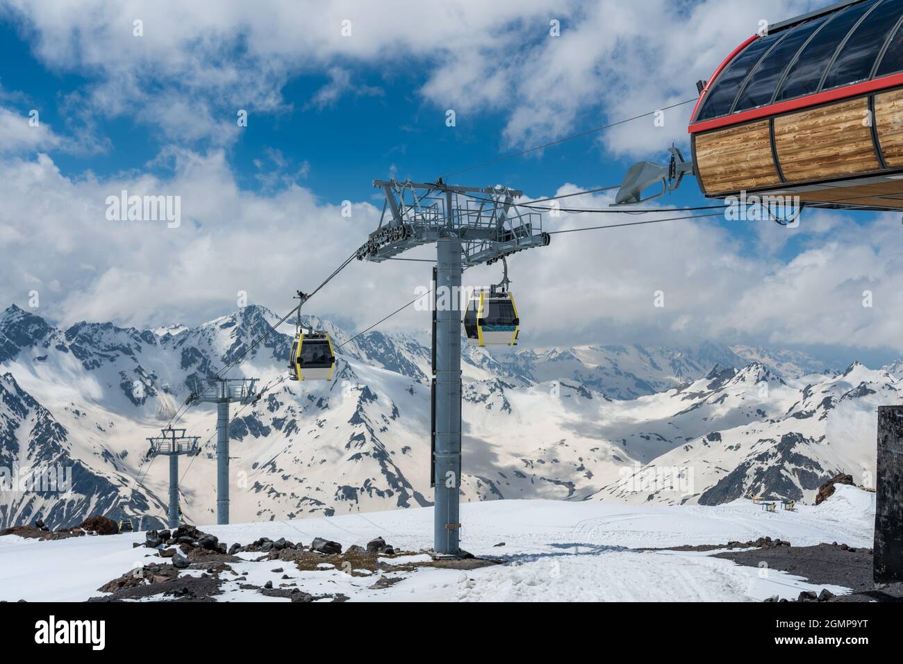 Cable car over ski valley Stock Photo - Alamy