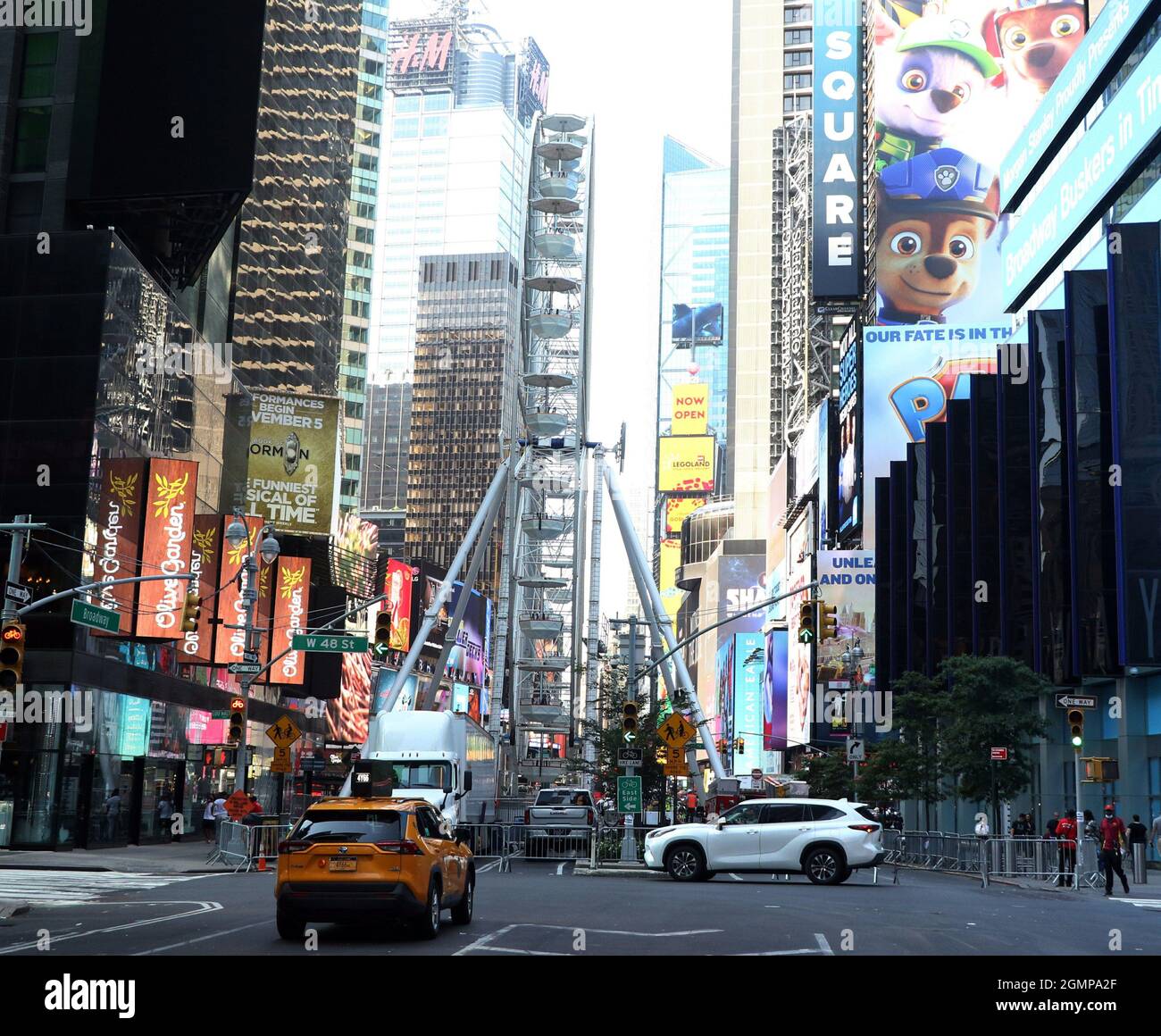 New York - NY - 20210824 A ferris wheel gets erected in Times Square ...