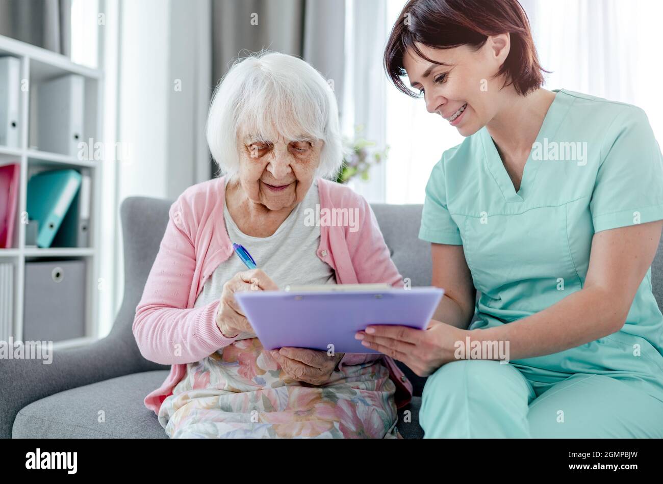 Elderly woman and nurse Stock Photo - Alamy