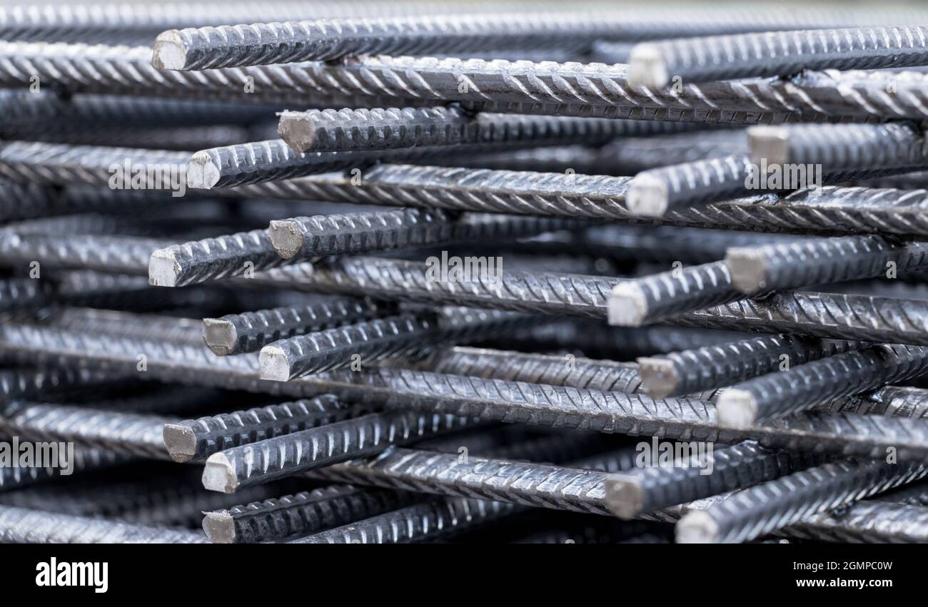 close-up view of a steel reinforcing lattice Stock Photo - Alamy
