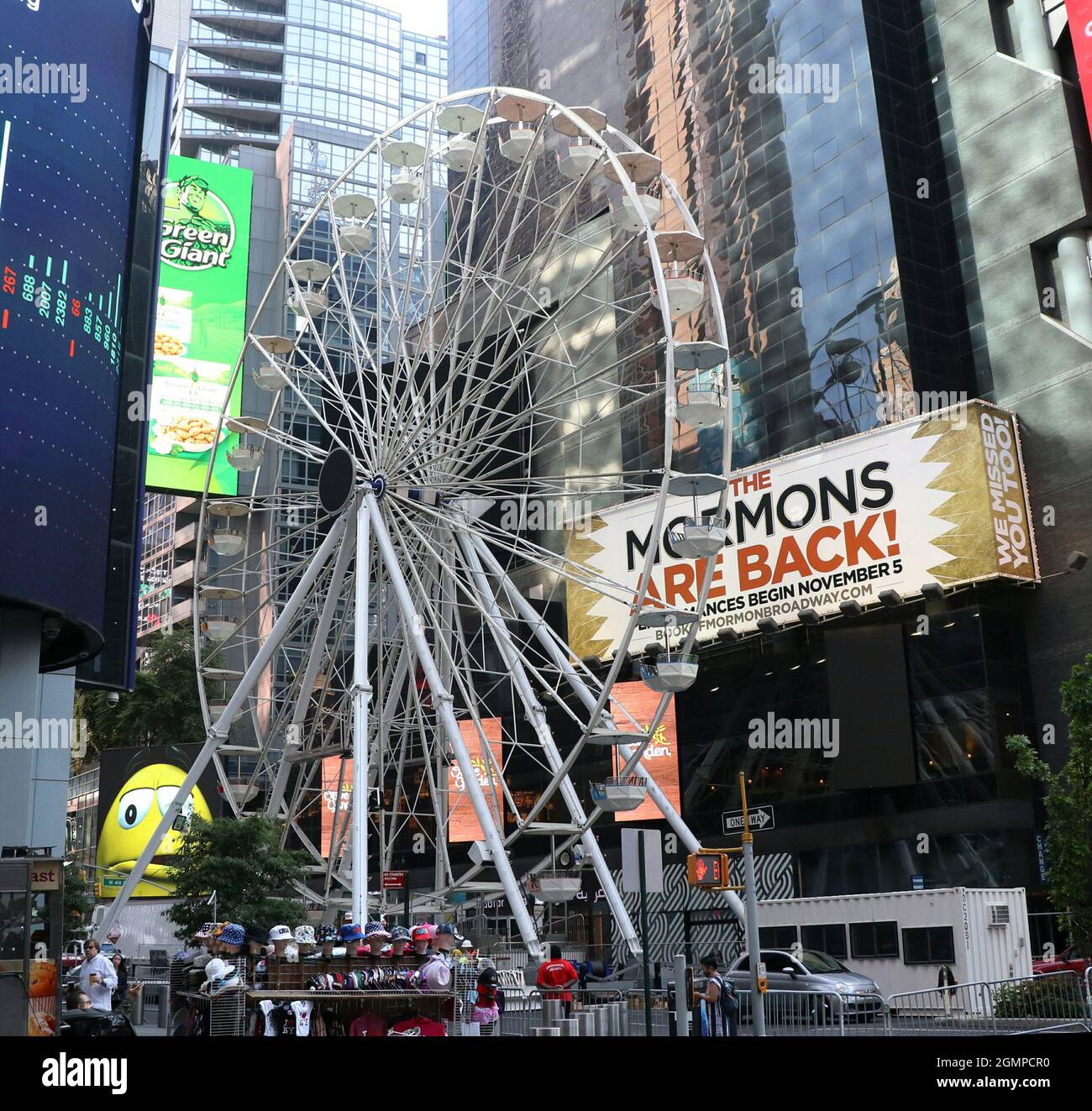 New York - NY - 20210824 A ferris wheel gets erected in Times Square ...