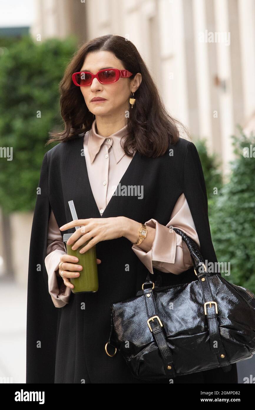 New York - NY - 20210809 - Rachel Weisz On Location with 'Dead Ringers ...