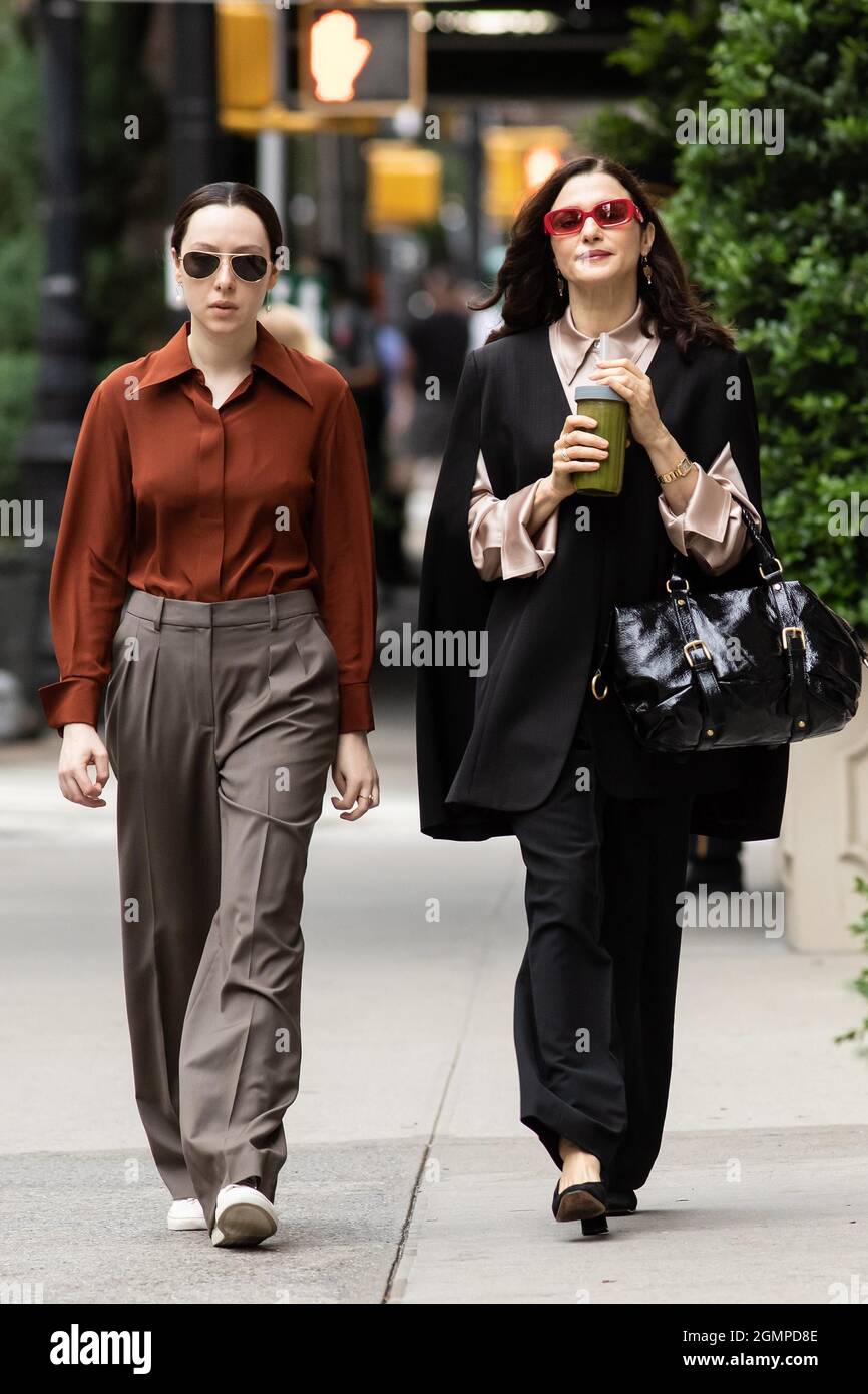 New York - NY - 20210809 - Rachel Weisz On Location with 'Dead Ringers ...