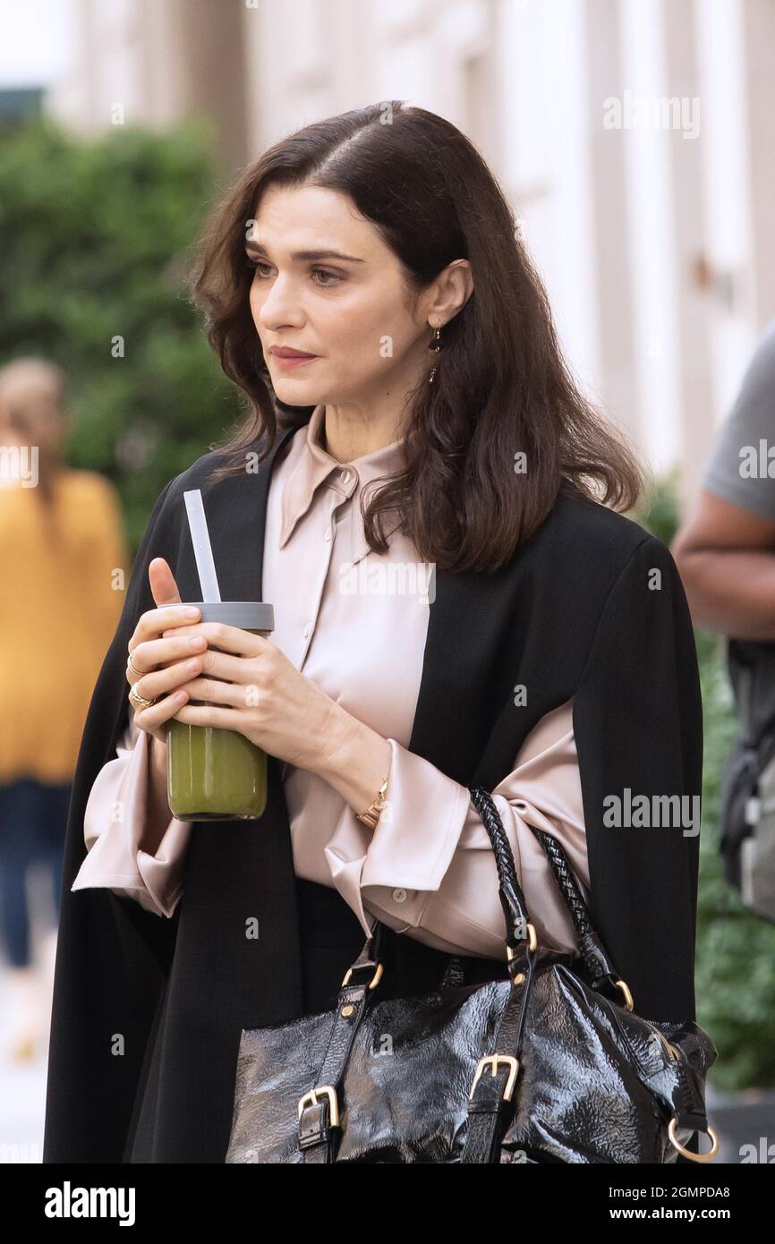 New York - NY - 20210809 - Rachel Weisz On Location with 'Dead Ringers ...