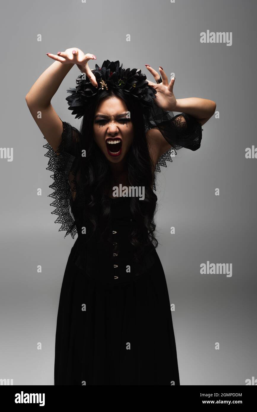 Woman growling hi-res stock photography and images - Alamy