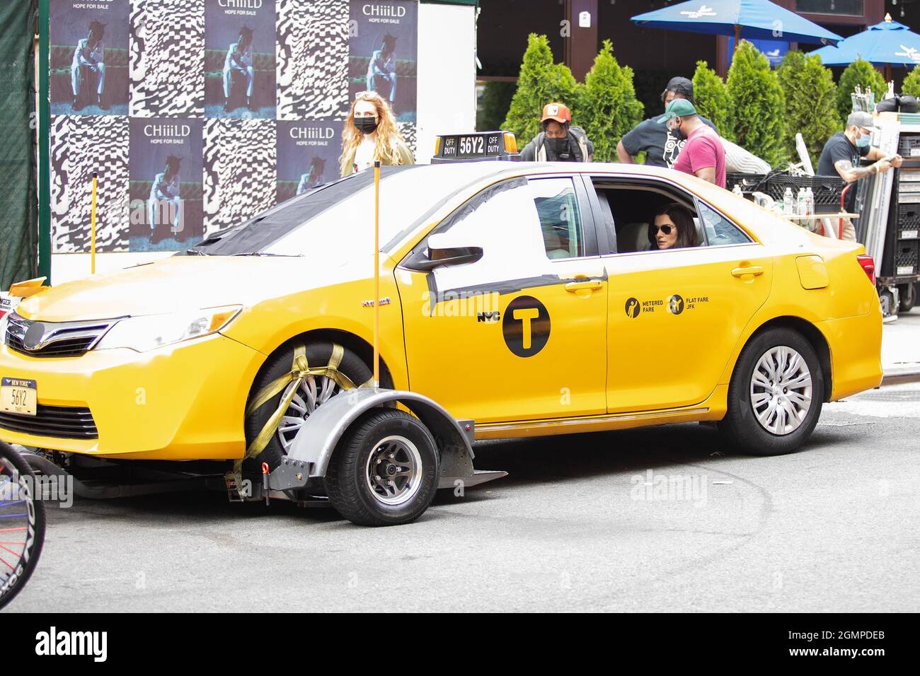 New York - NY - 20210803 - Rachel Weisz On Location with 'Dead Ringers ...