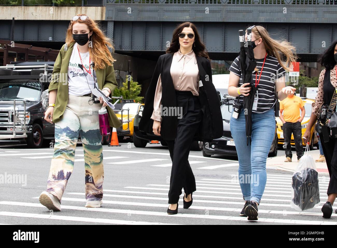 New York - NY - 20210803 - Rachel Weisz On Location with 'Dead Ringers ...
