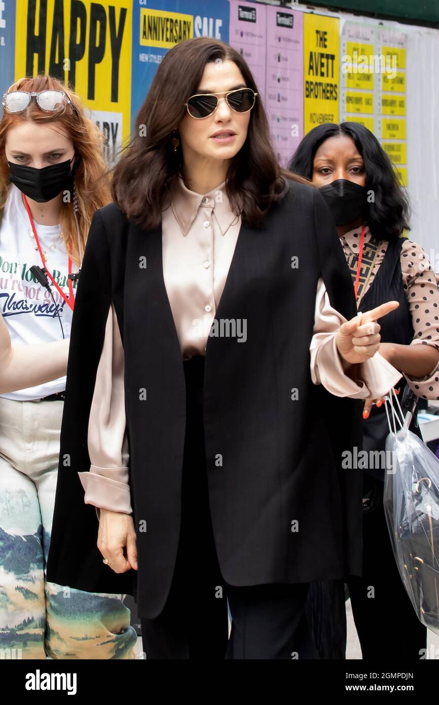 New York - NY - 20210803 - Rachel Weisz On Location with 'Dead Ringers ...