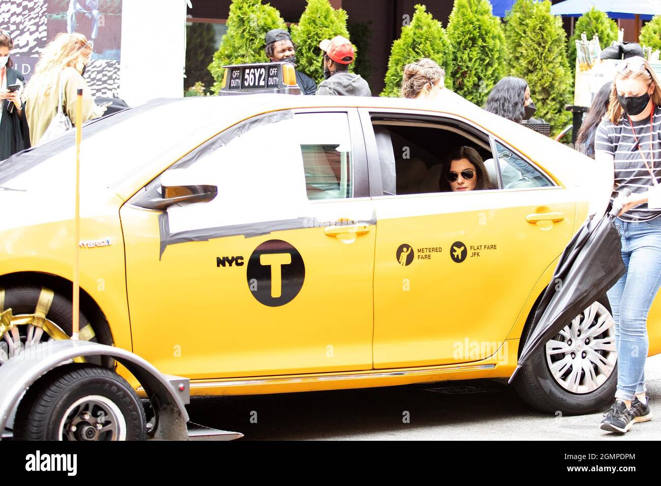 New York - NY - 20210803 - Rachel Weisz On Location with 'Dead Ringers ...