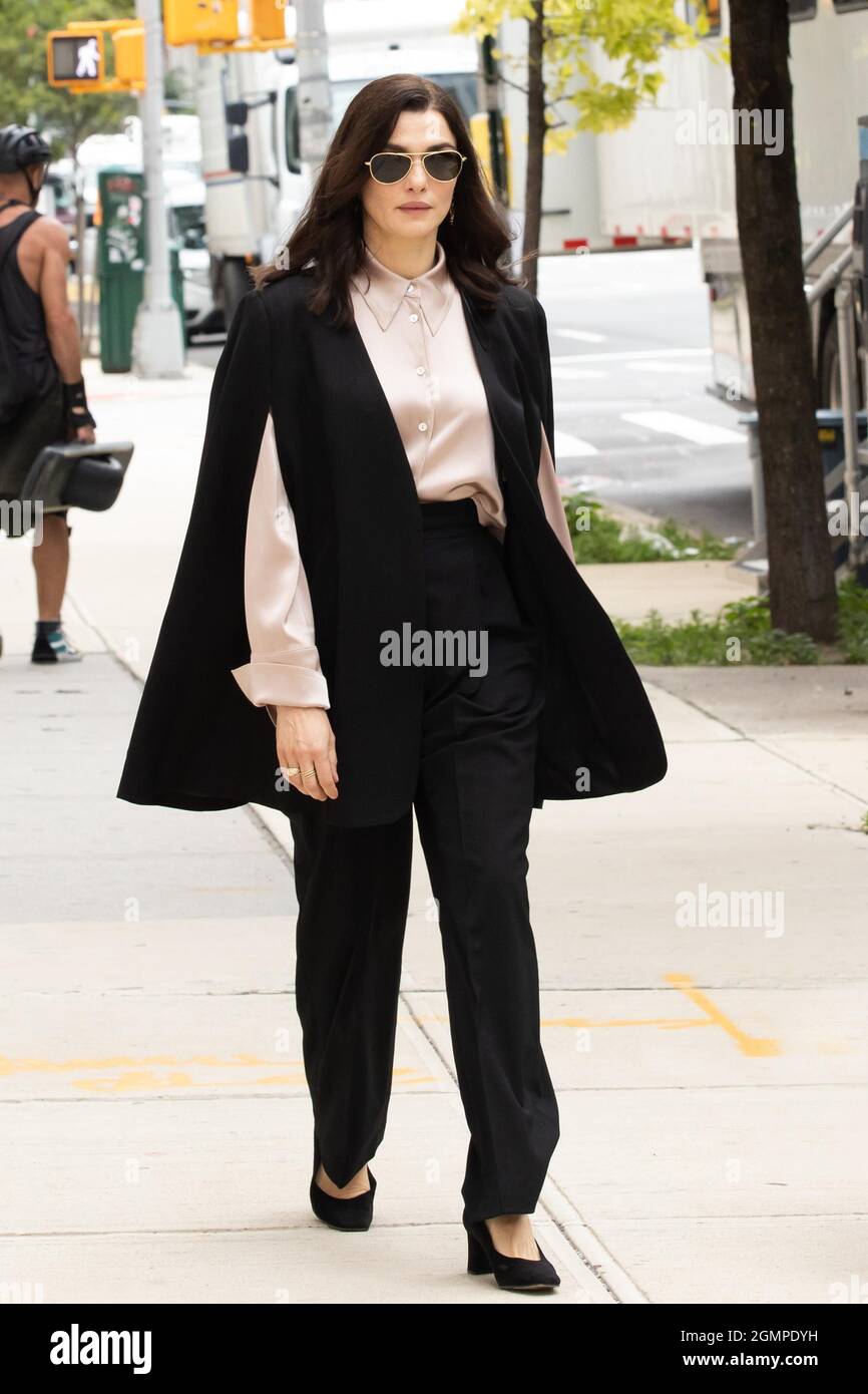 New York - NY - 20210803 - Rachel Weisz On Location with 'Dead Ringers ...