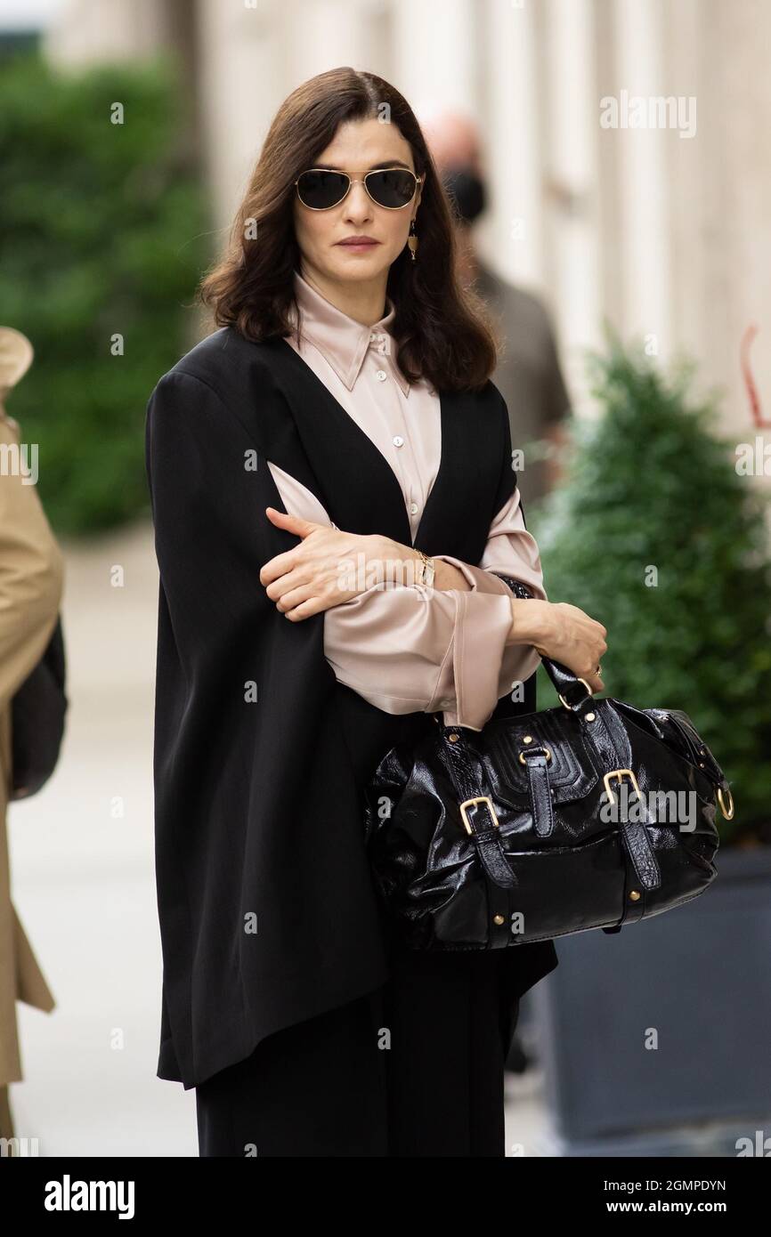 New York - NY - 20210809 - Rachel Weisz On Location with 'Dead Ringers ...